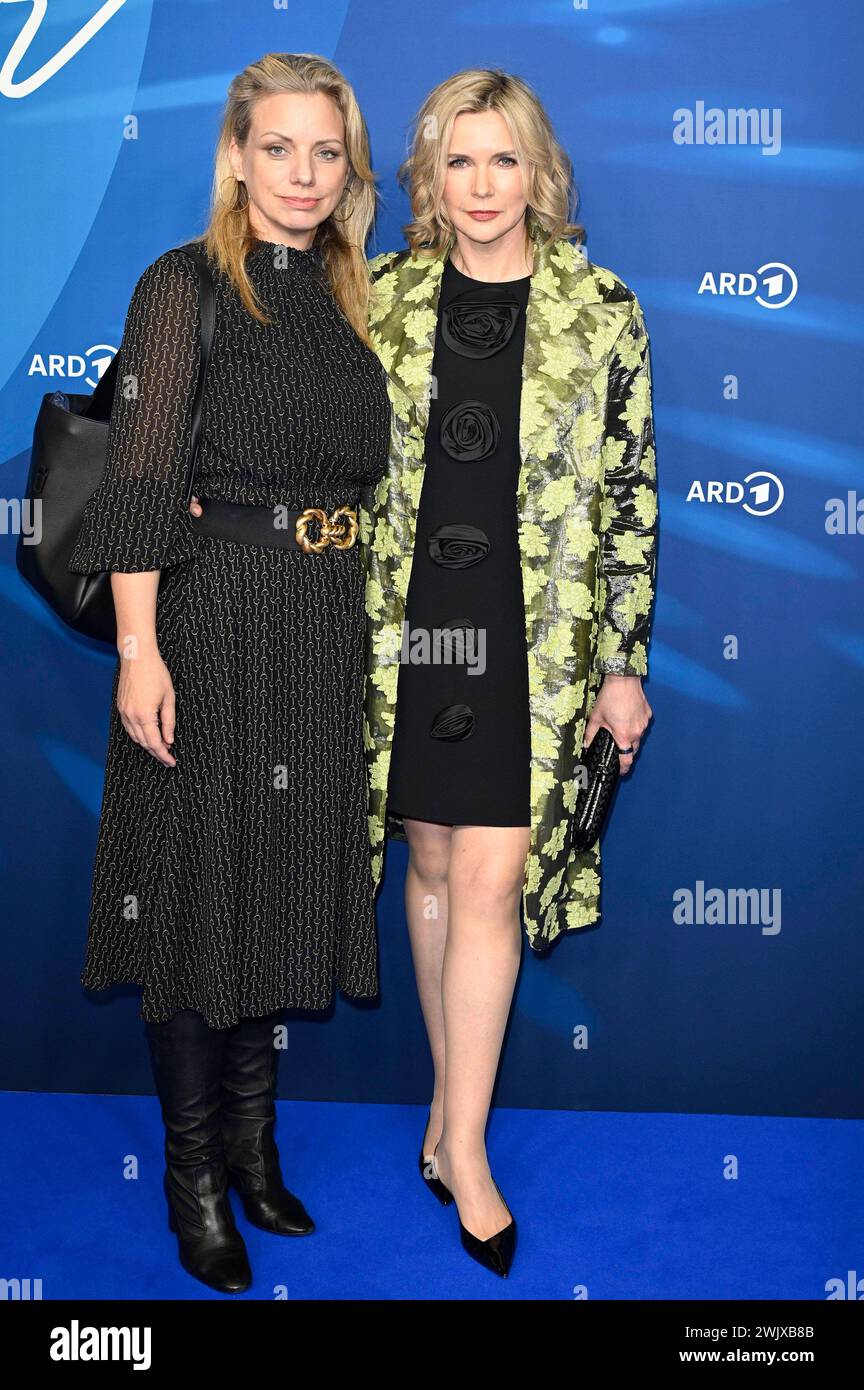 Michaela Kezele und Veronica Ferres bei der ARD Blue Hour 2024 im ...