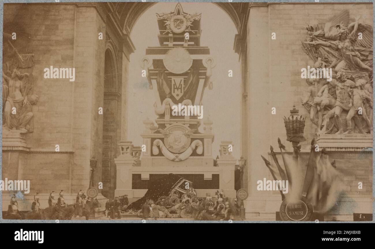 Funeral of Victor Hugo (1802-1885): The catafalque under the Arc de ...