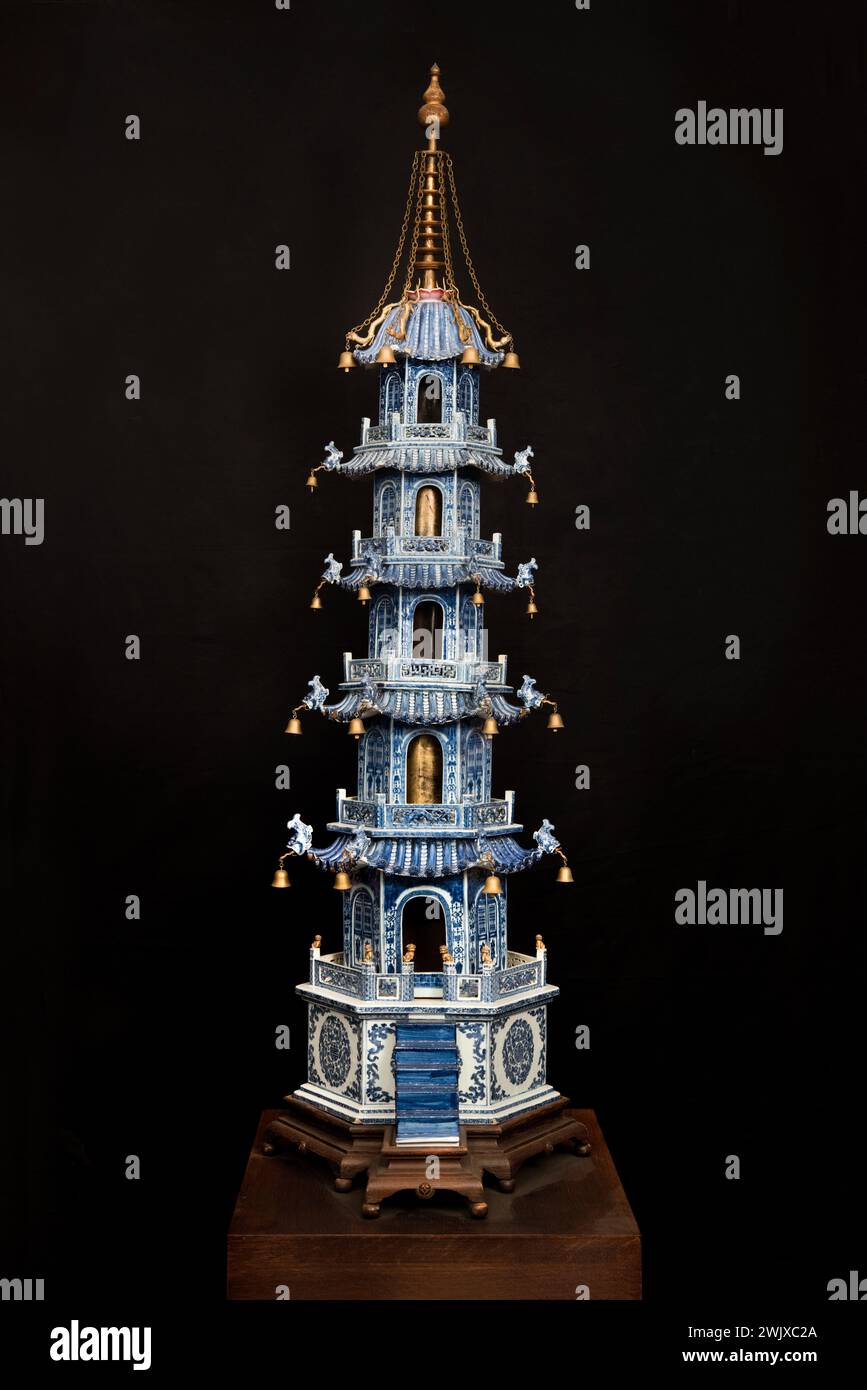 Pagoda ". Porcelain. Qing dynasty (1644-1912). Paris, Cernuschi museum ...