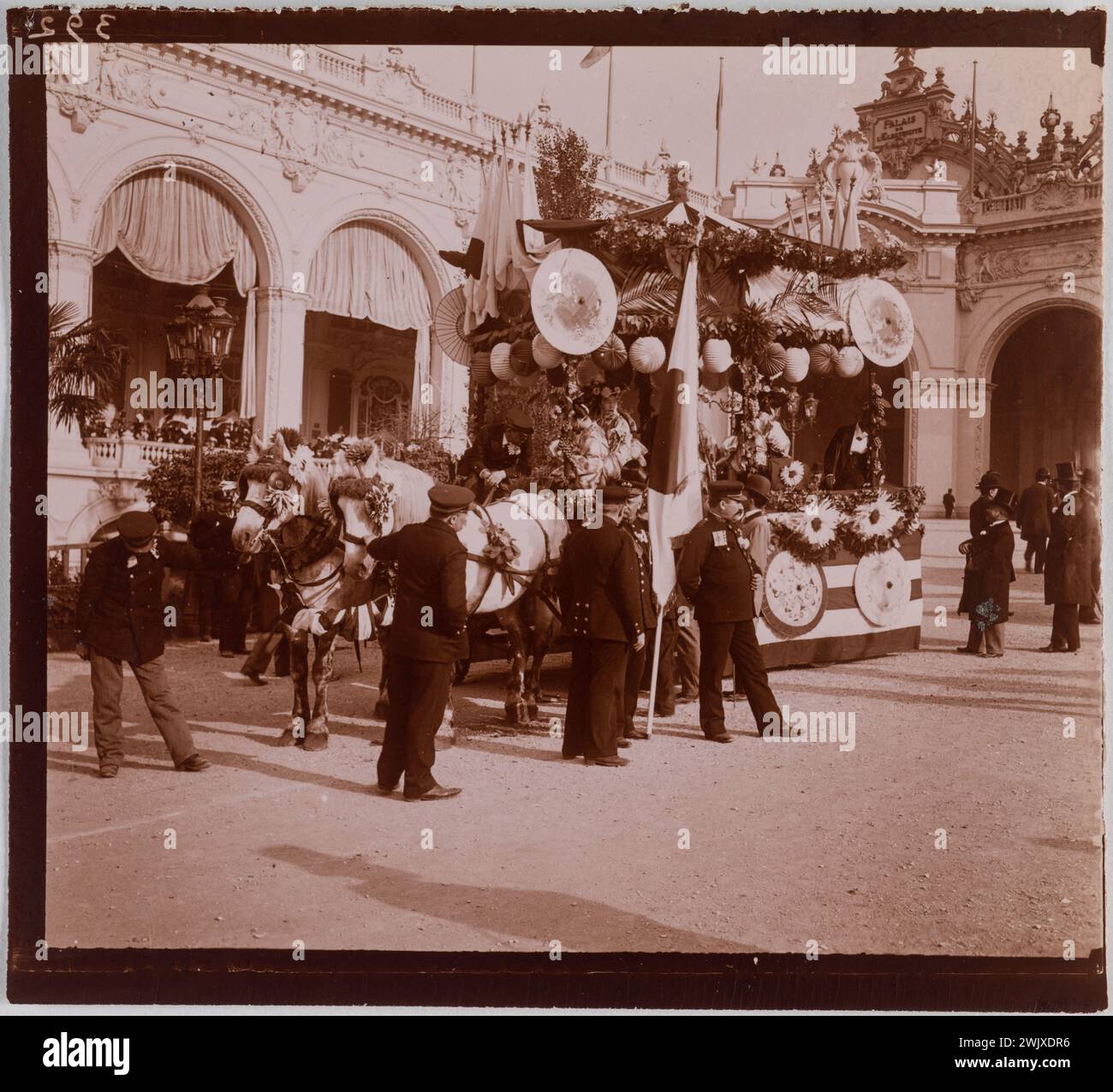 Universal exhibition of 1900. Harvest festival. "Carnival chariot ...