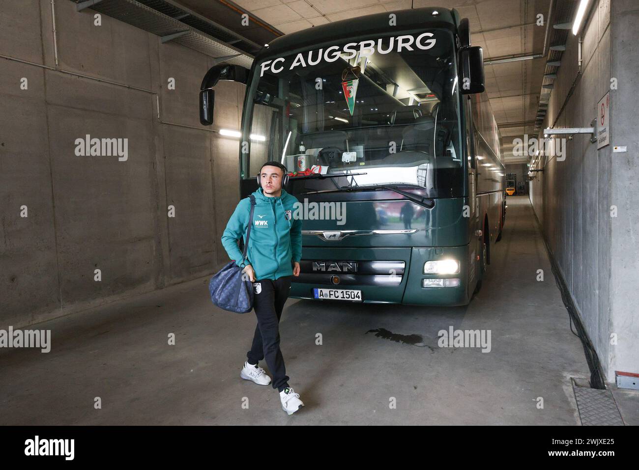 Mainz, Germany. 17th Feb, 2024. Soccer: Bundesliga, FSV Mainz 05 - FC ...