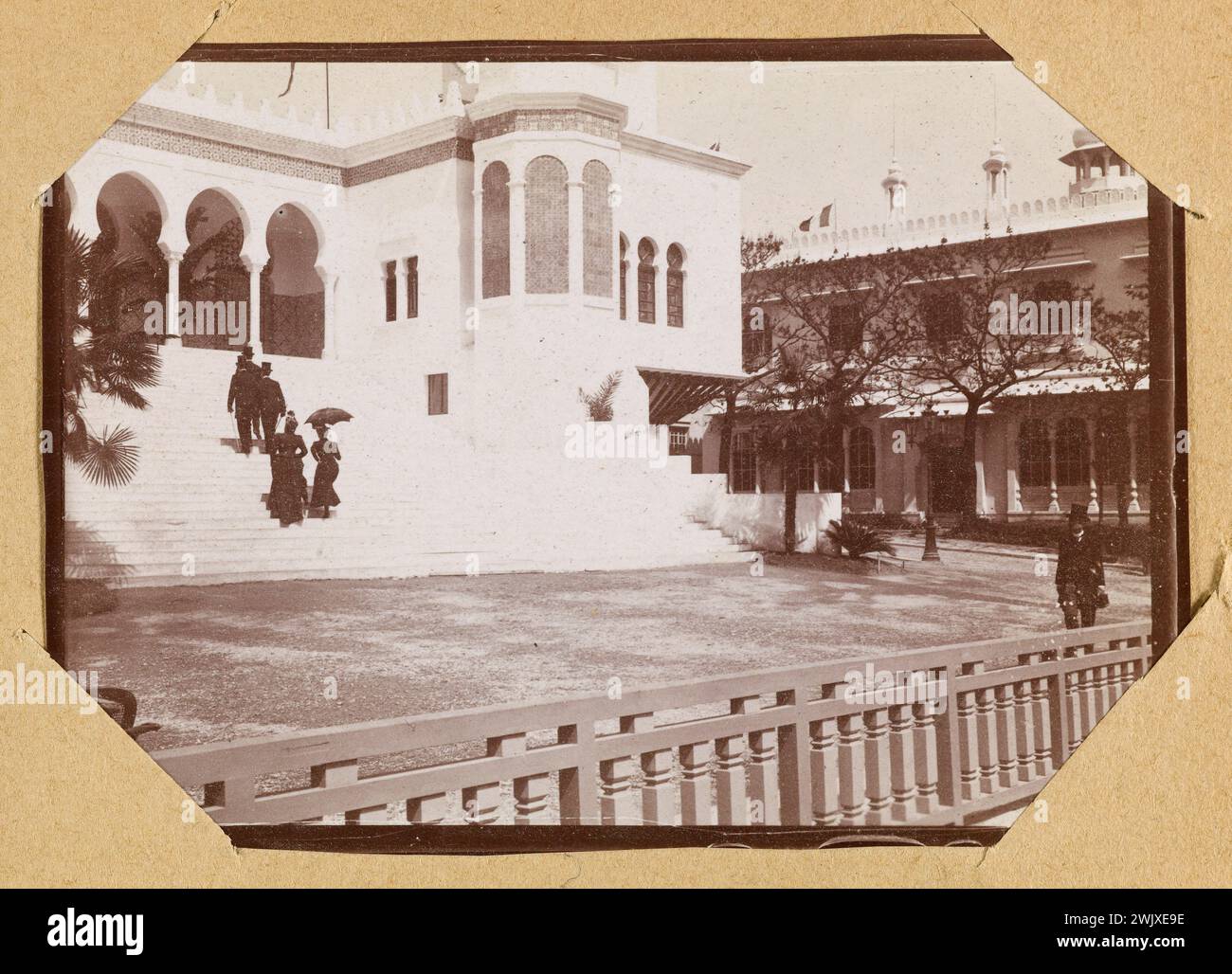 Anonymous. Album of the 1900 Universal Exhibition. The main entrance to ...