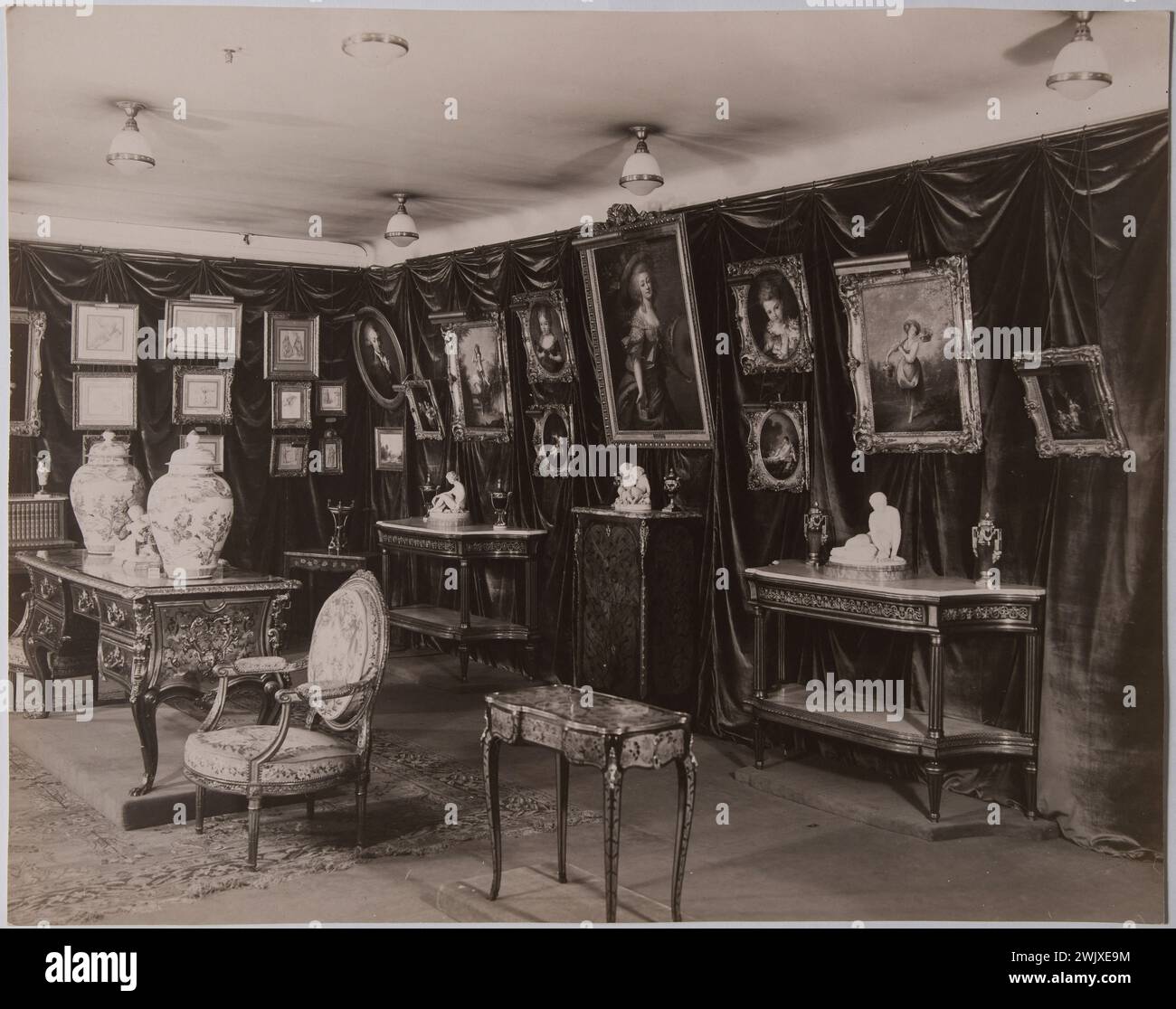 Exposure ? La Samaritaine de Luxe October 1927. Anonymous photography ...