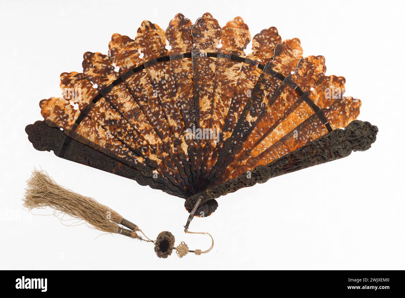 Far East event. Broken Broken scale in dark and wide strand engraved ...