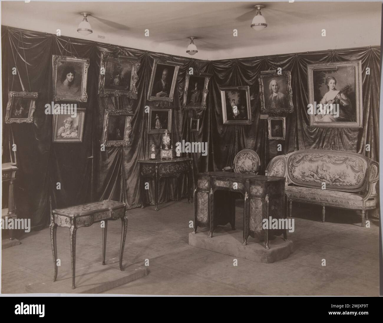 Exposure ? La Samaritaine de Luxe October 1927. Anonymous photography ...