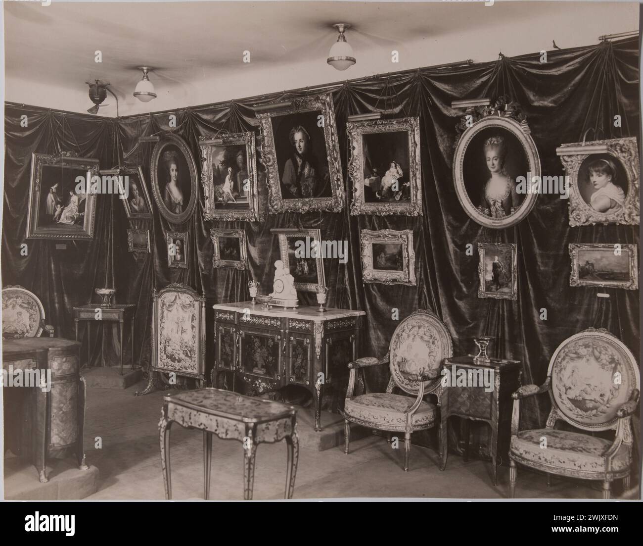 Exposure ? La Samaritaine de Luxe October 1927. Anonymous photography ...