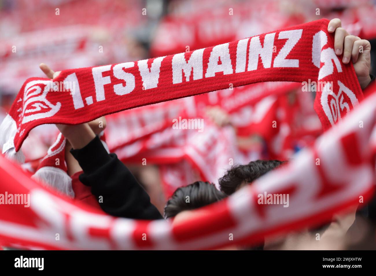 Mainz, Germany. 17th Feb, 2024. Soccer: Bundesliga, FSV Mainz 05 - FC ...
