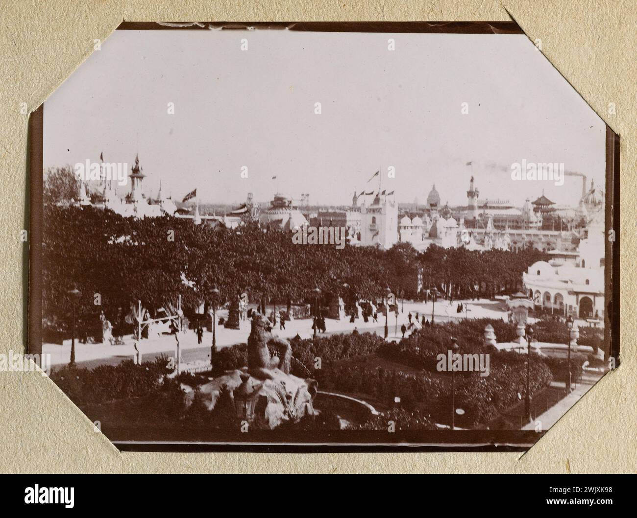 Anonymous. Album of the 1900 Universal Exhibition. Trocadéro gardens ...