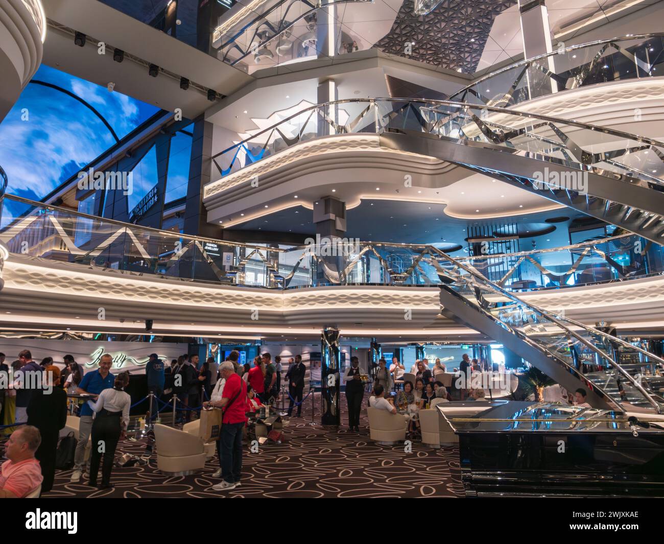 Infinity atrium hi-res stock photography and images - Alamy