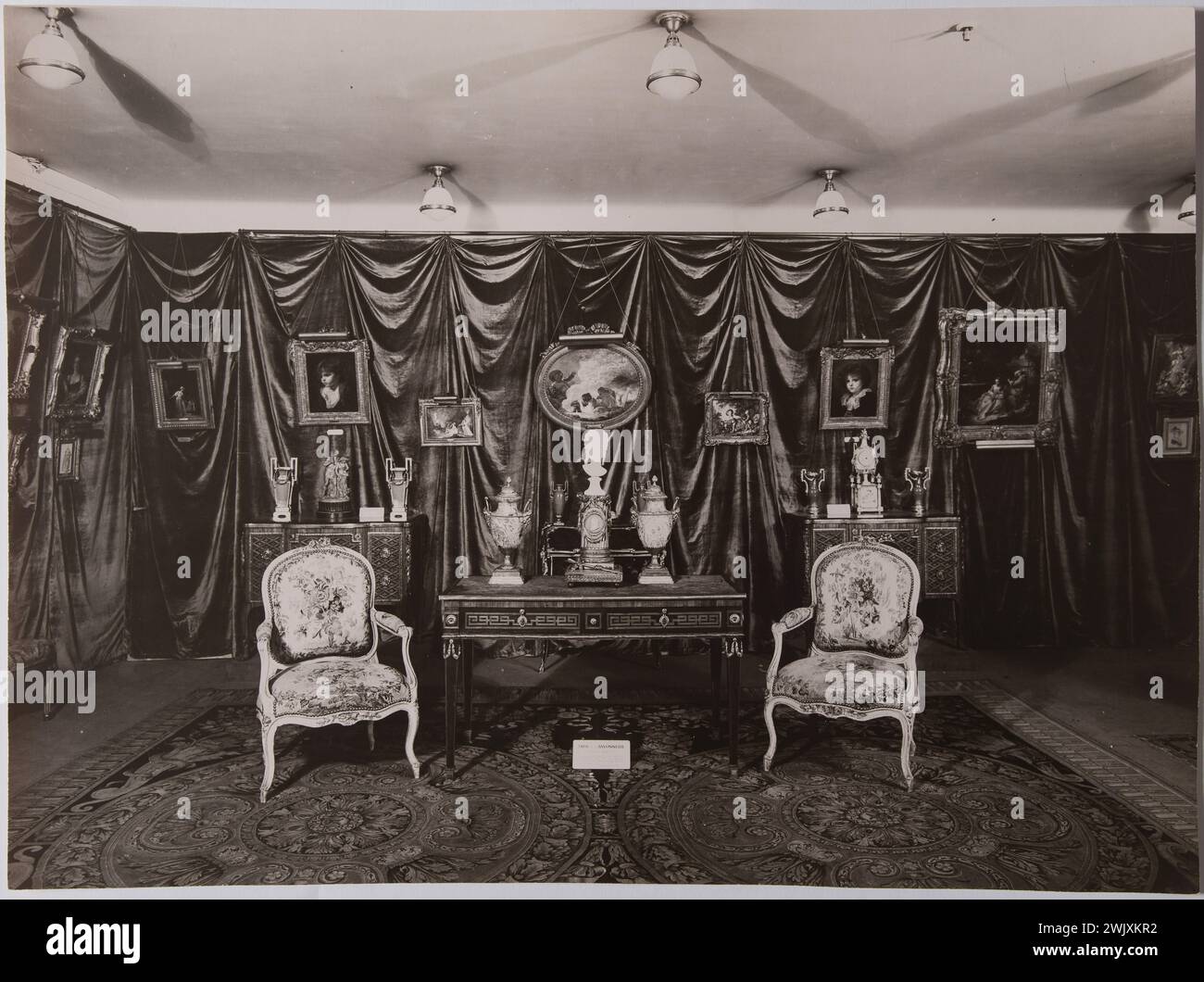 Exposure ? The Samaritaine in Luxury in January 1926. Anonymous ...