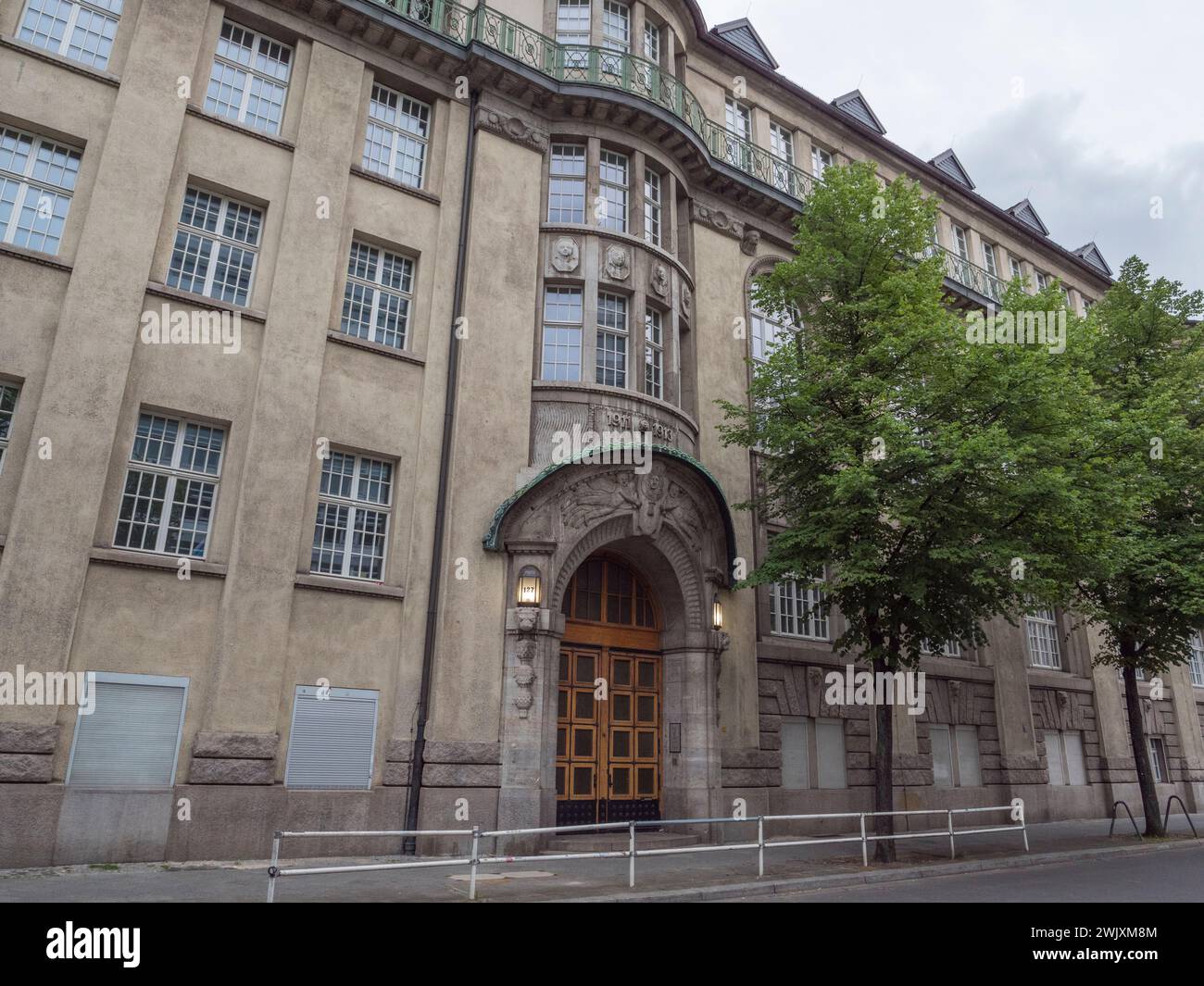 Typical early 20th century German architecture at 127 Schillerstraße ...