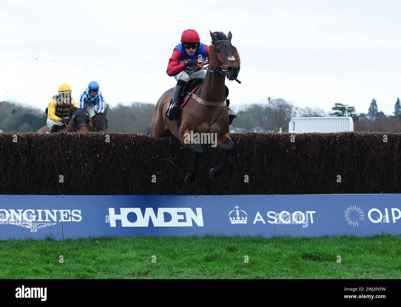 Threeunderthrufive racecourse hi-res stock photography and images - Alamy