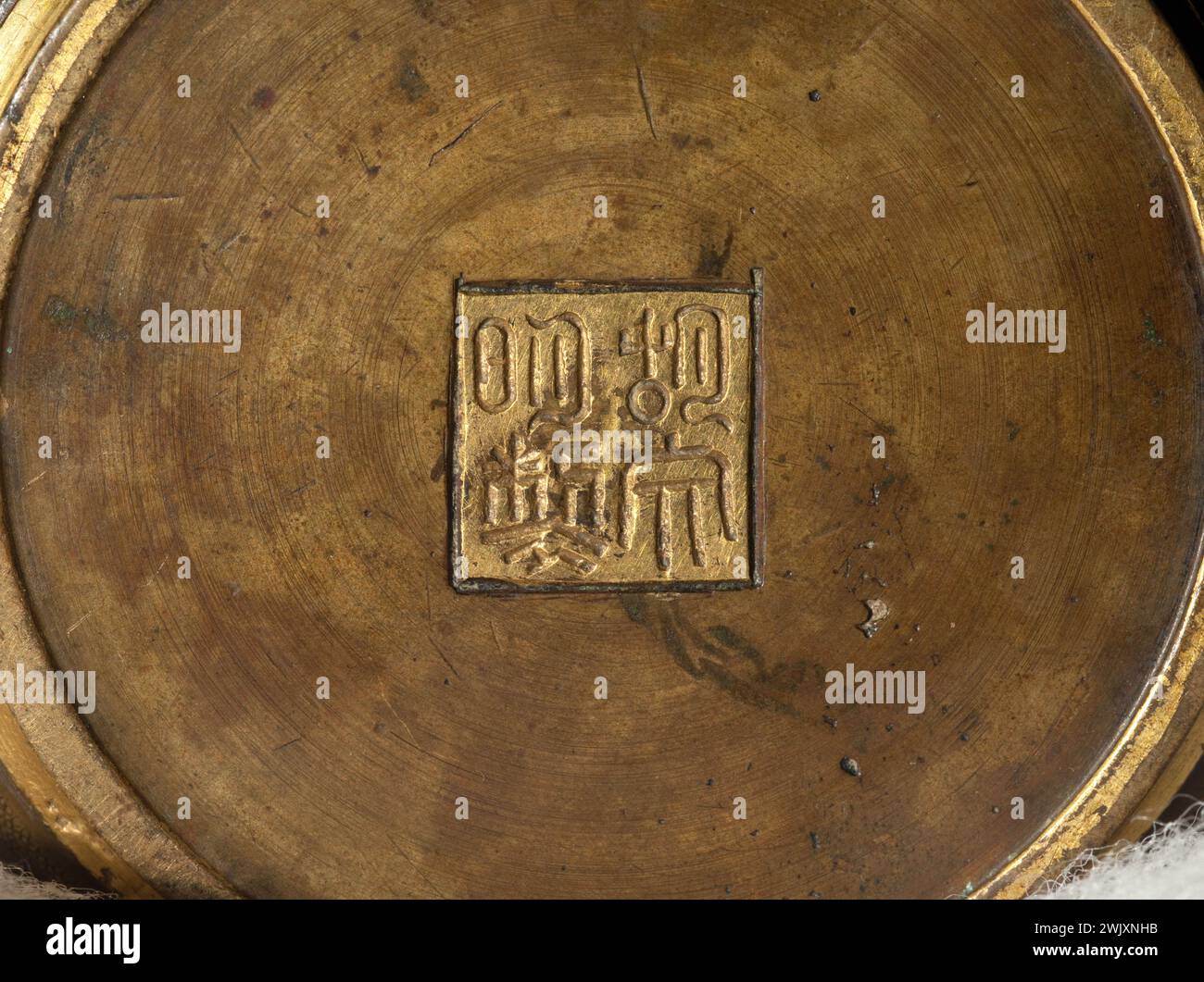 Boite dore hi-res stock photography and images - Alamy