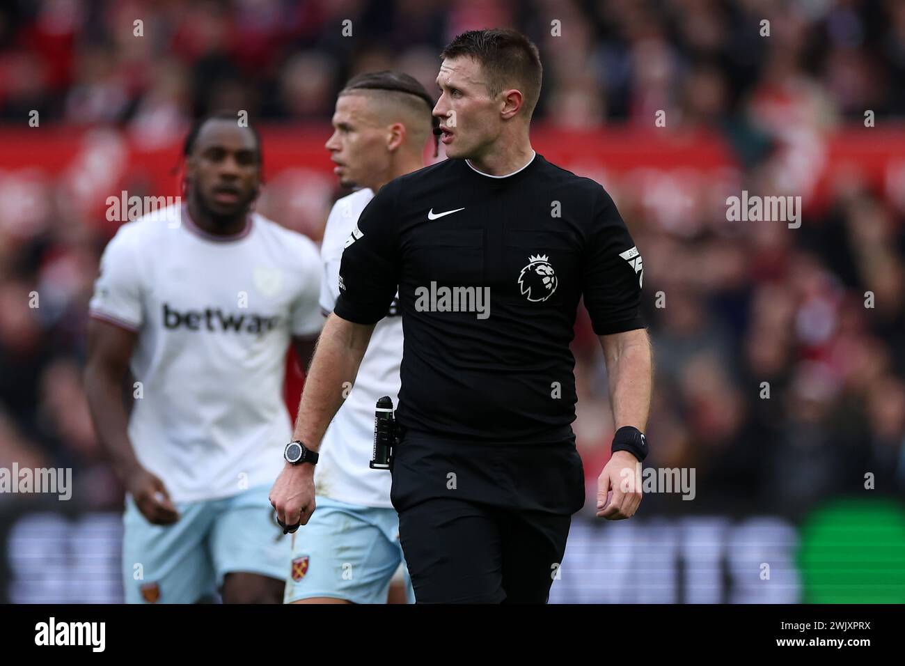 Tom bramall referee hi-res stock photography and images - Alamy