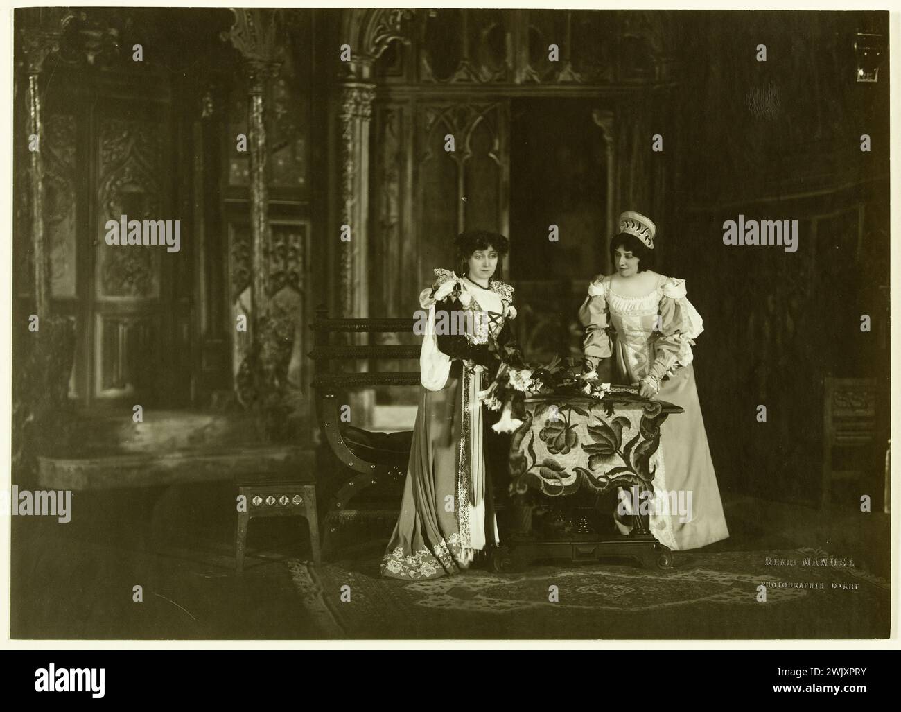 Ms. Seylor in Réginella and Kerwich in Dafné Angelo, tyrant of Padua at ...