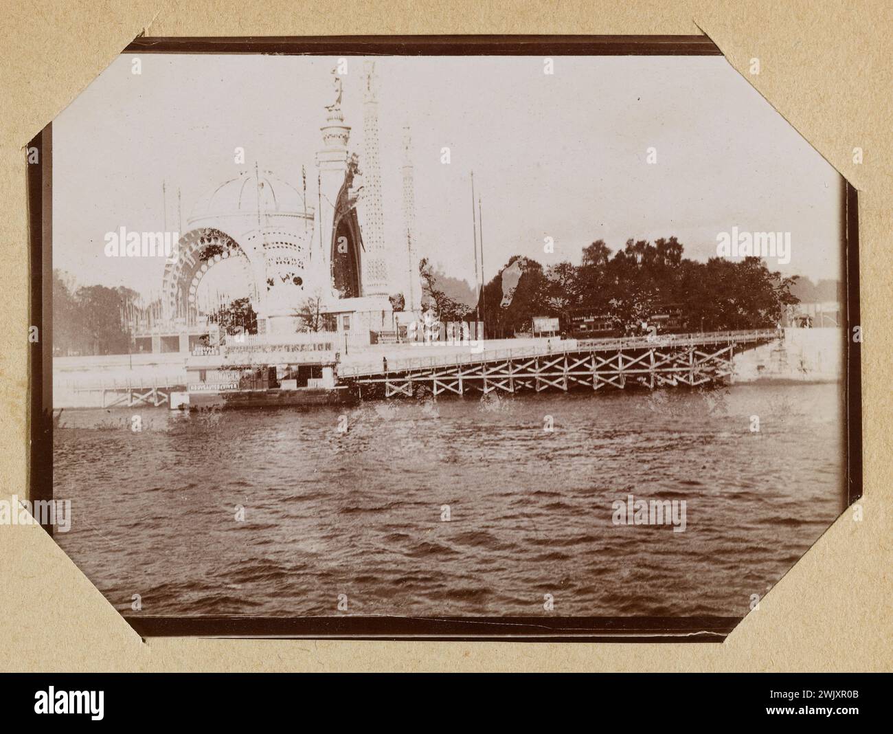 Anonymous. Album of the 1900 Universal Exhibition. Monumental door ...