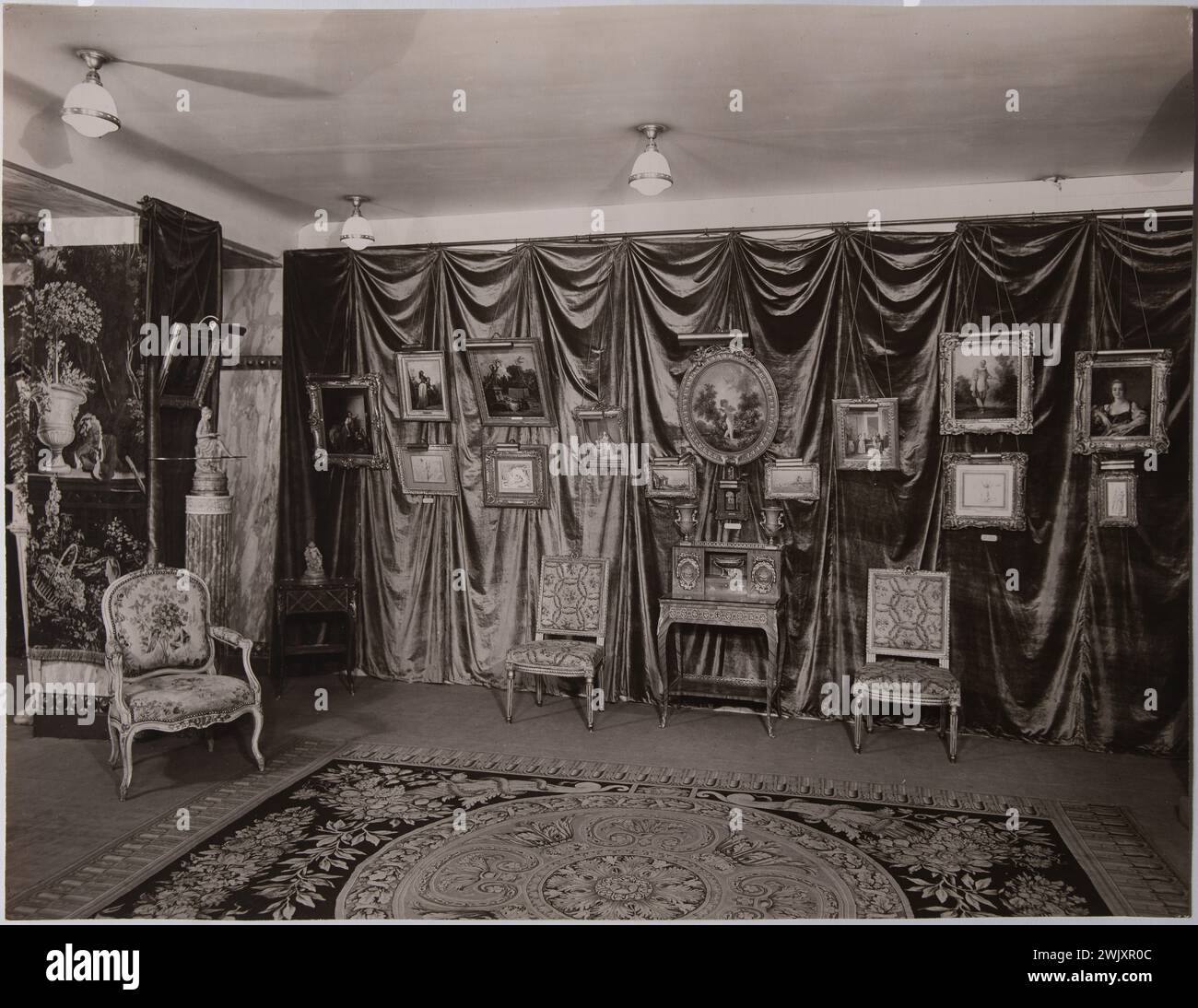 Exposure ? The Samaritaine in Luxury in January 1926. Anonymous ...