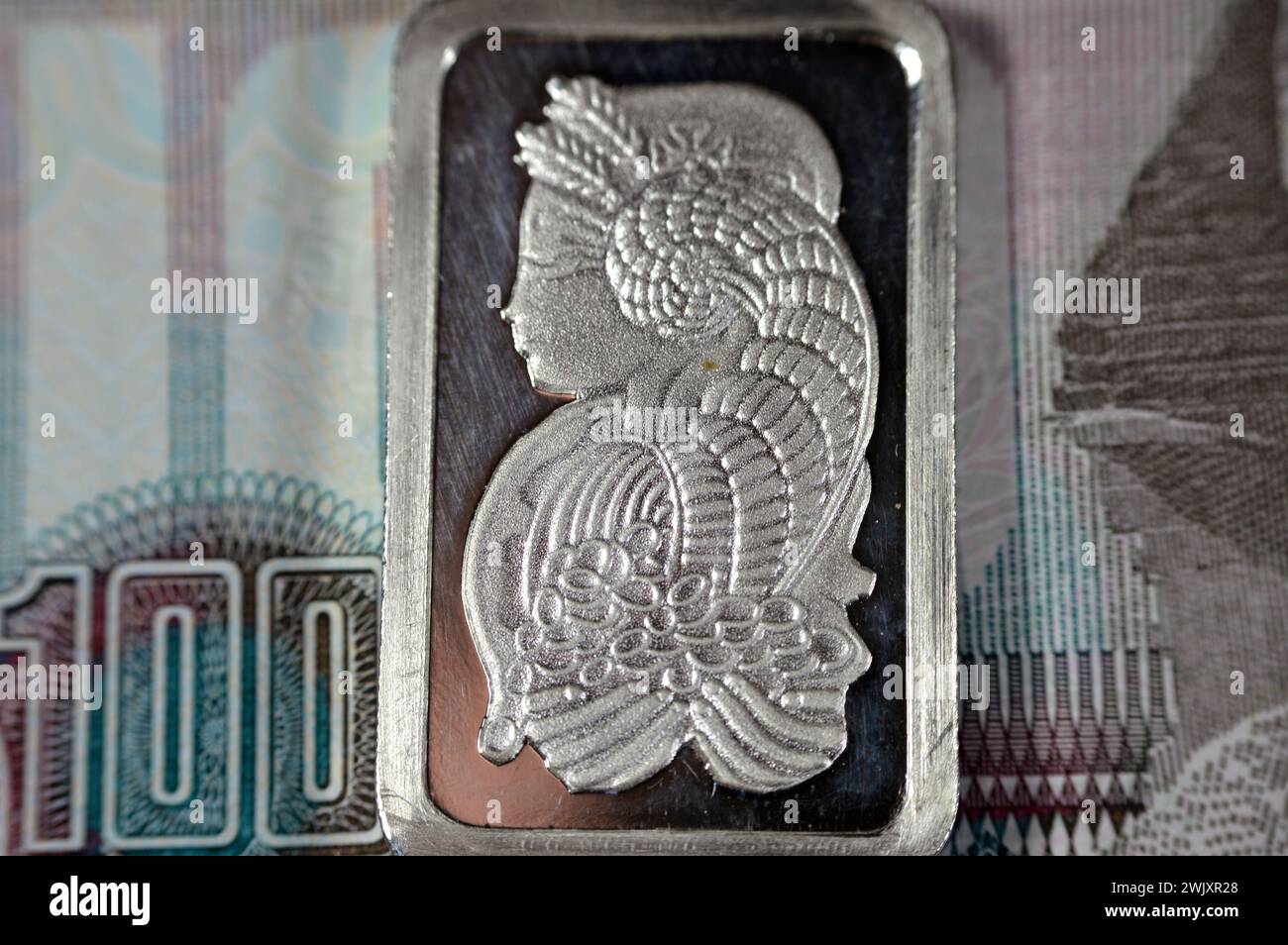 Egyptian 100 EGP pounds cash money and silver precious metal ounce bar ...