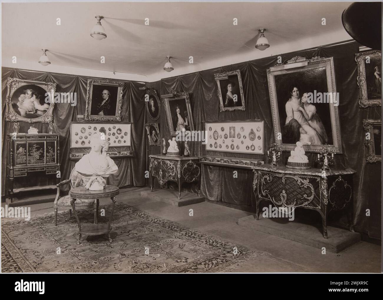 Exposure ? The Samaritan luxury in the spring of 1926. Anonymous ...