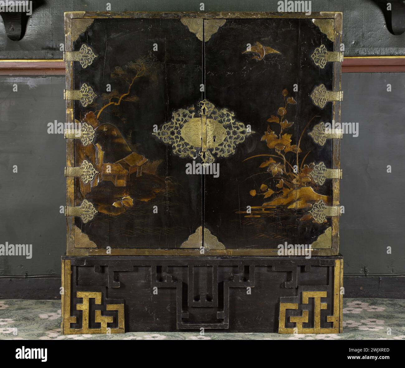 Mobilier chinois hi-res stock photography and images - Alamy