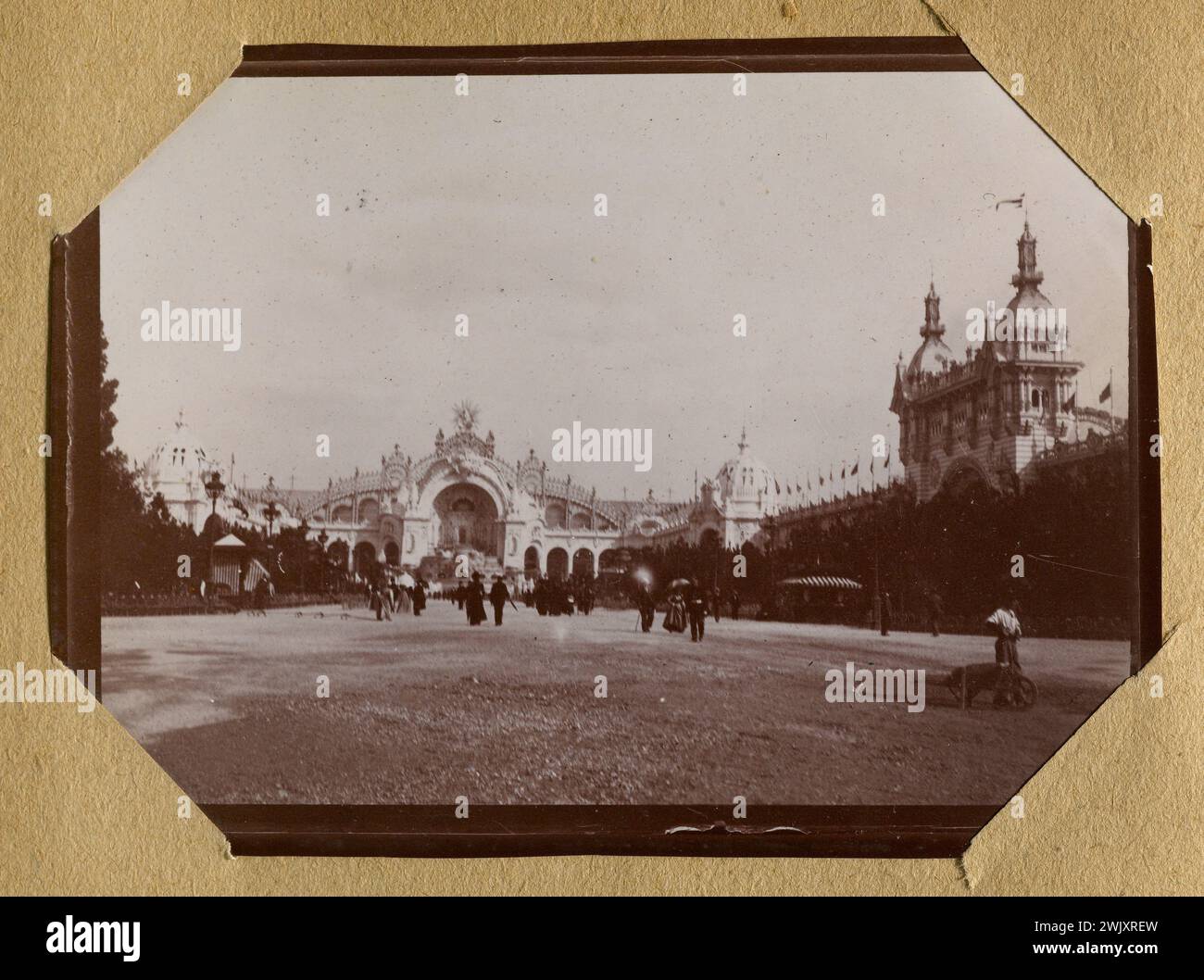 Anonymous. Album of the 1900 Universal Exhibition. Palais de l ...