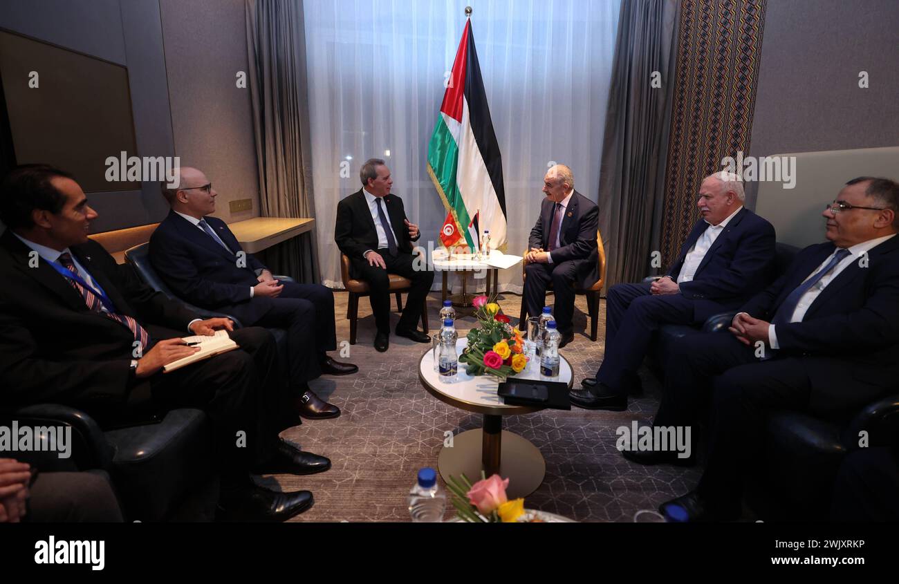 Palestinian Prime Minister Muhammad Shtayyeh meets Tunisian Prime ...