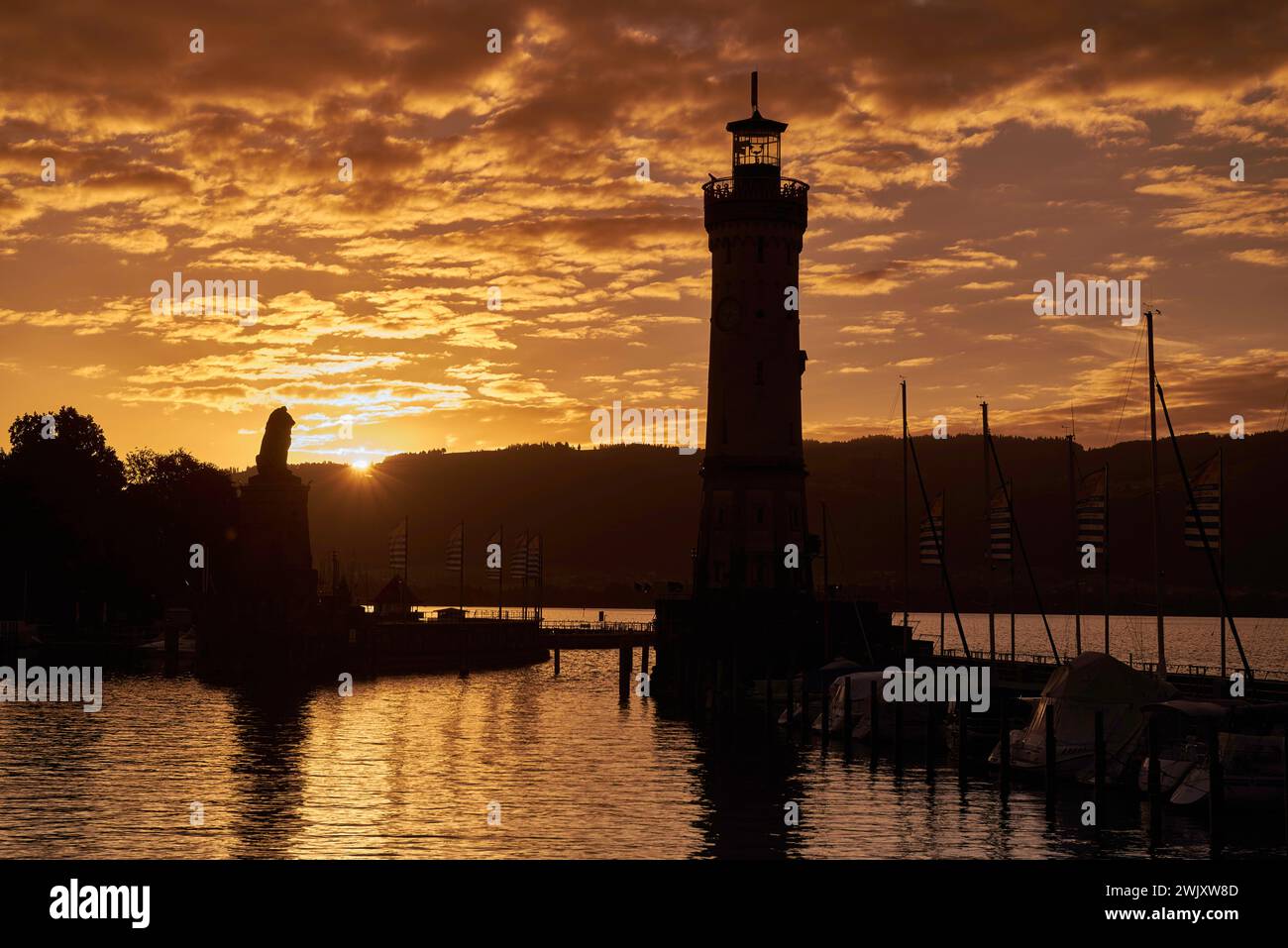 Germany, Lindau, Lake Constance, Bavaria, old town island, lighthouse ...