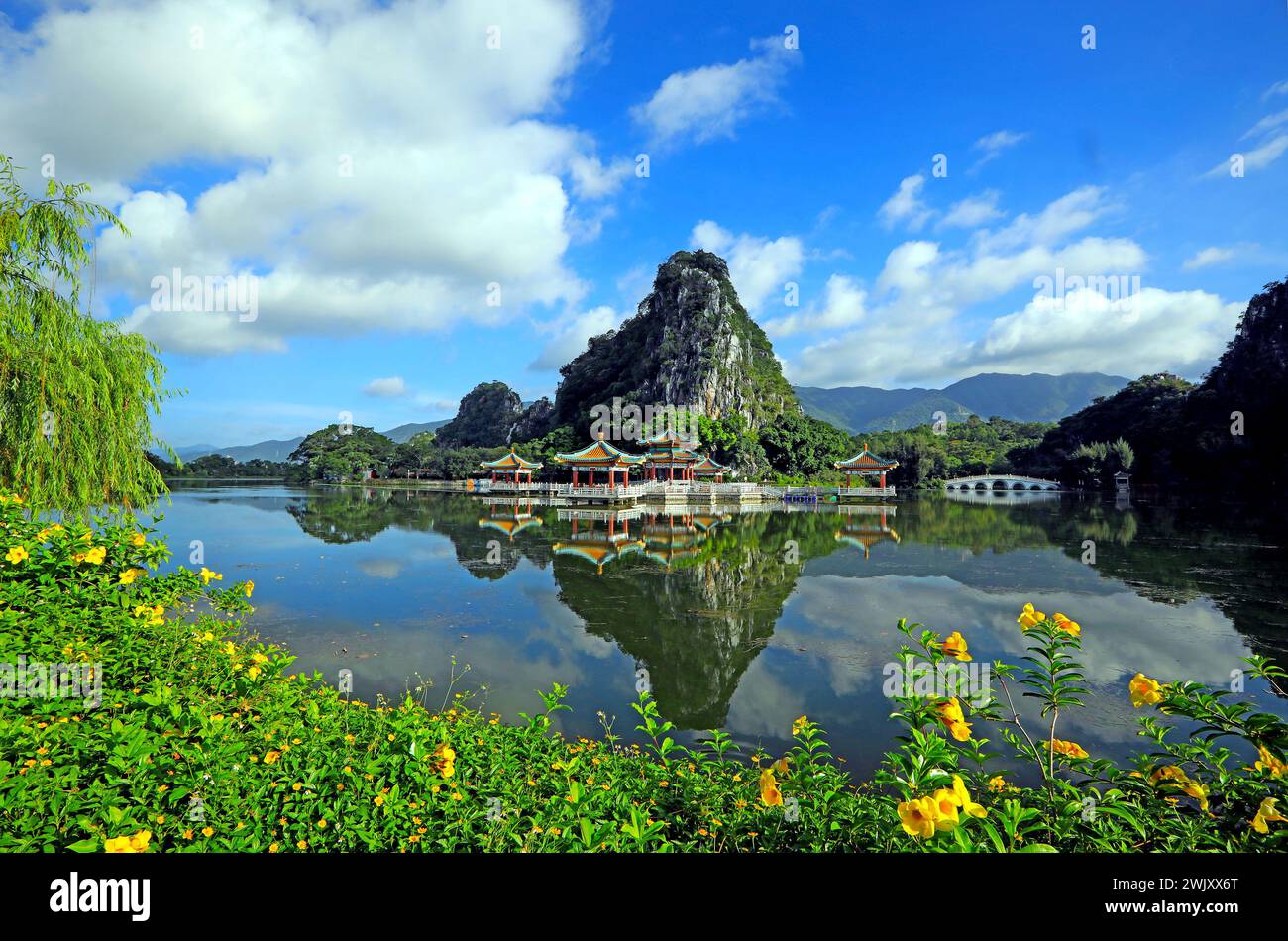 (240217) -- GUANGZHOU, Feb. 17, 2024 (Xinhua) -- This photo taken on ...