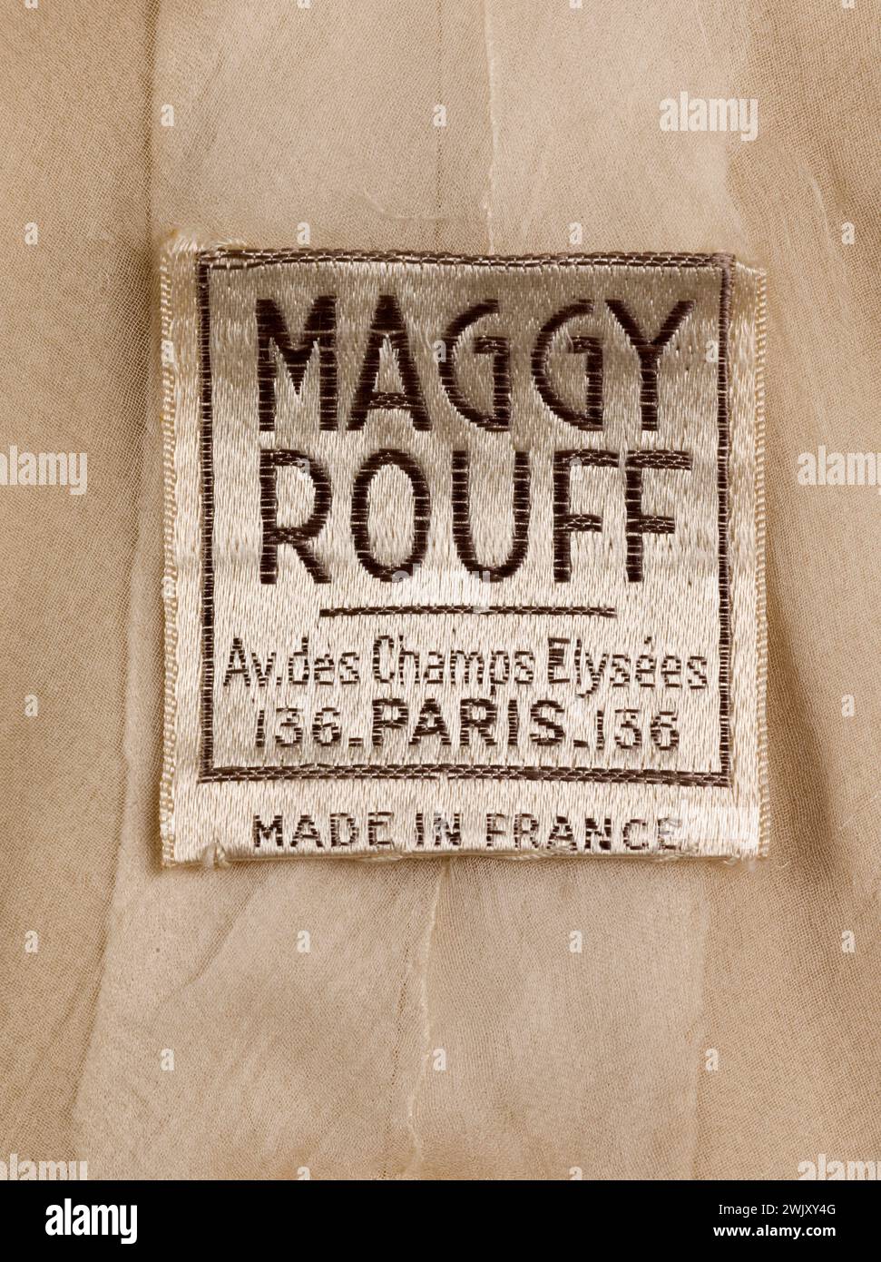 Maggy Rouff. Wedding dress (detail of the claw). Satin pancake ...