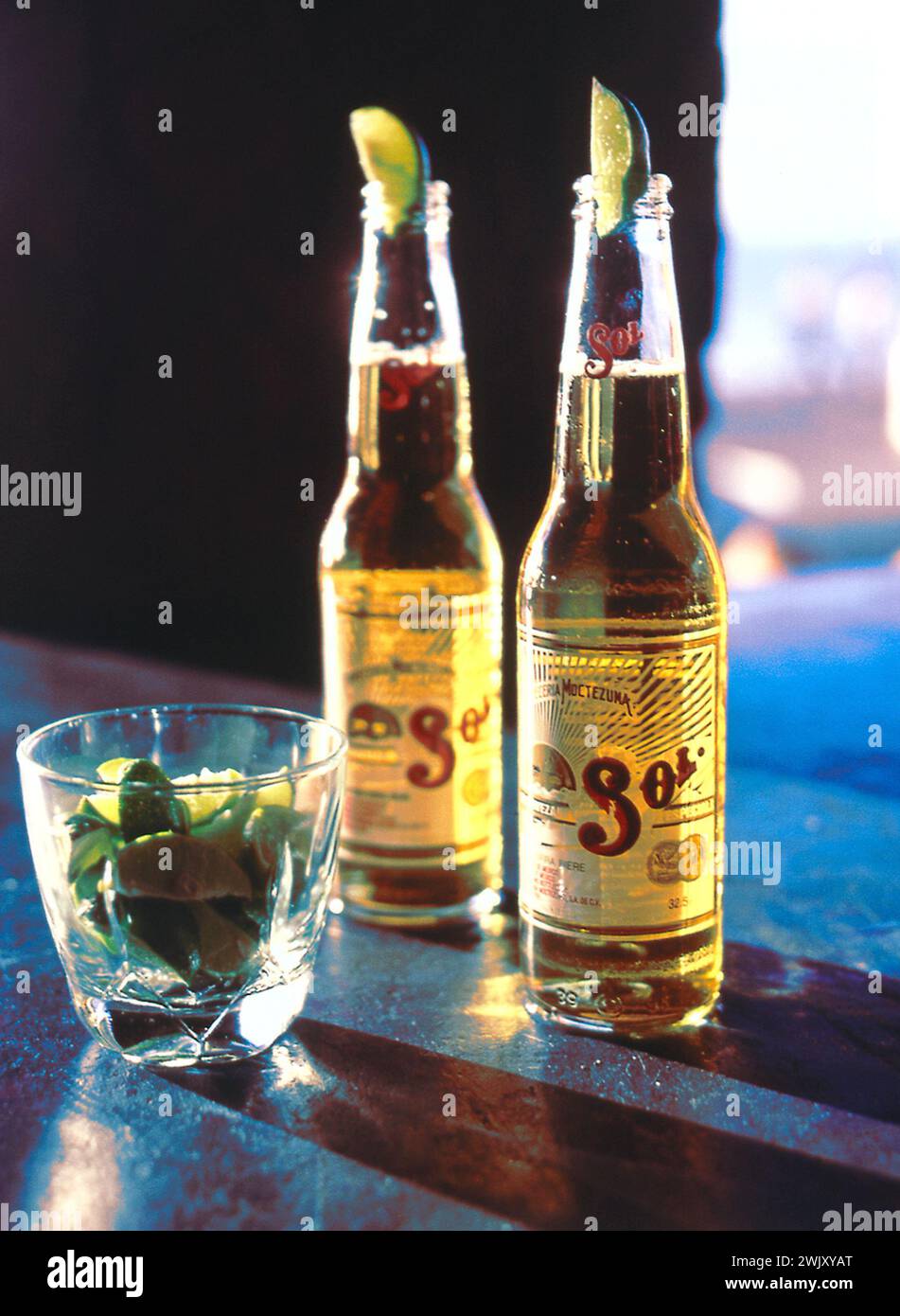 Lime slice backlit hi-res stock photography and images - Alamy