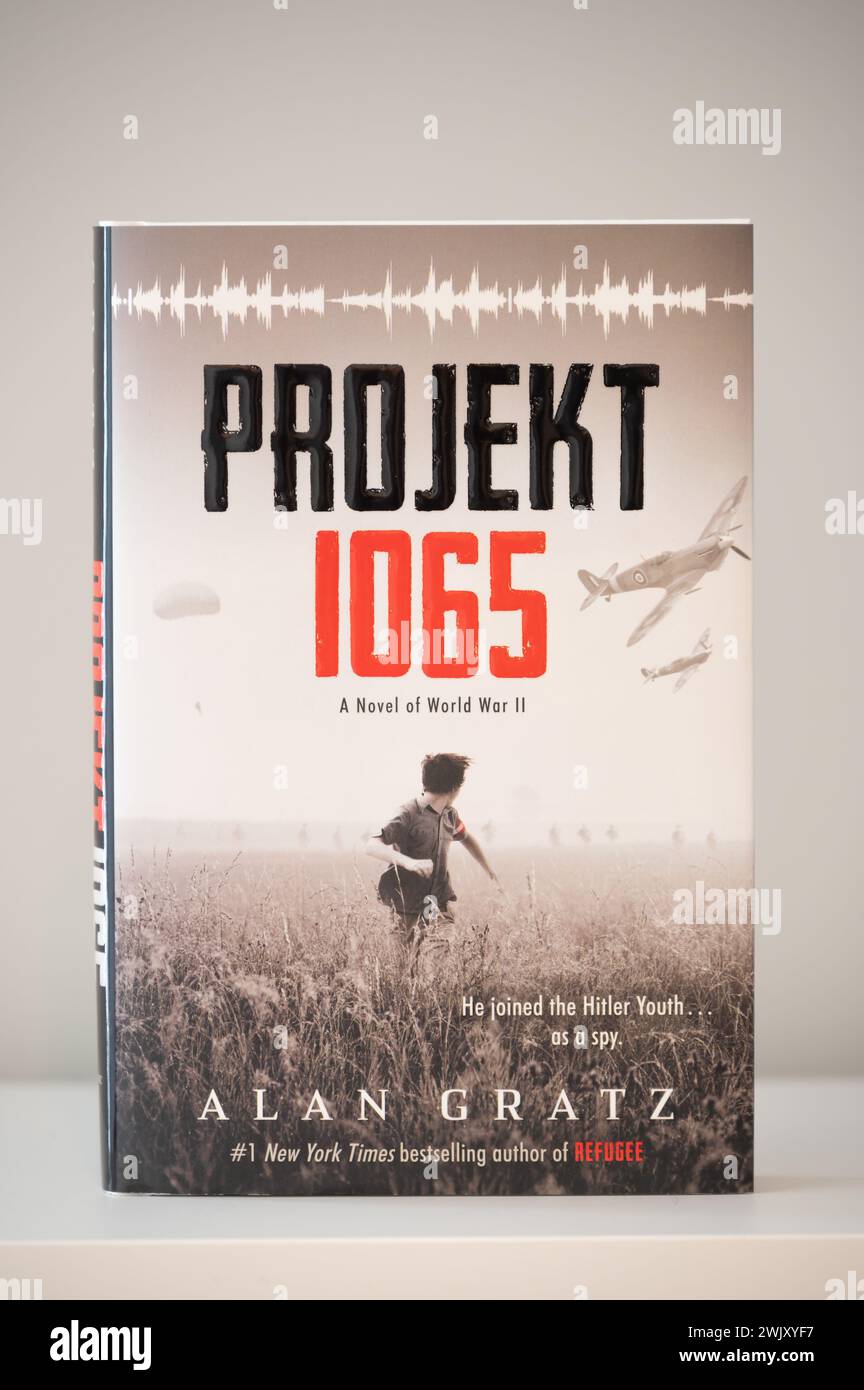 Alan gratz hi-res stock photography and images - Alamy