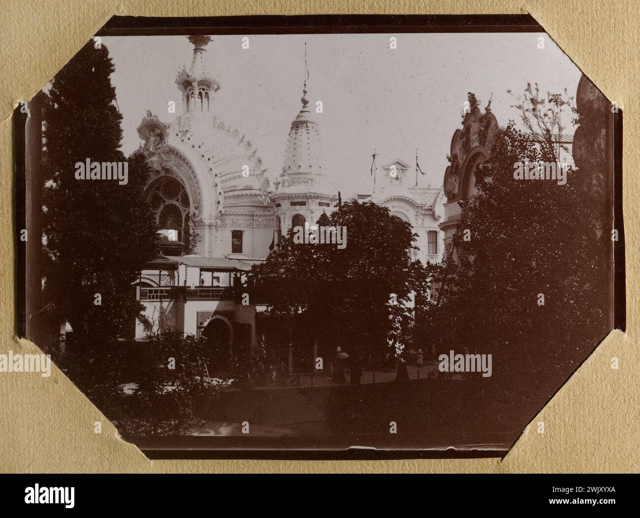 1900 universal exhibition in paris city hi-res stock photography and ...