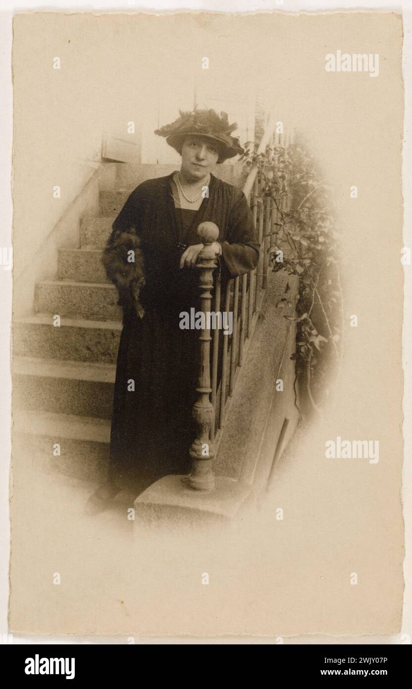 Jeanne Hugo at the bottom of a steps ". Anonymous photography. Drawing ...