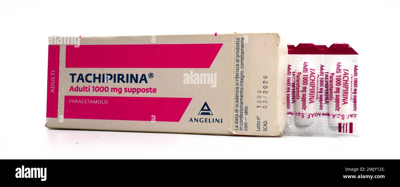 Box of TACHIPIRINA 1000 mg suppositories. Tachipirina contains ...