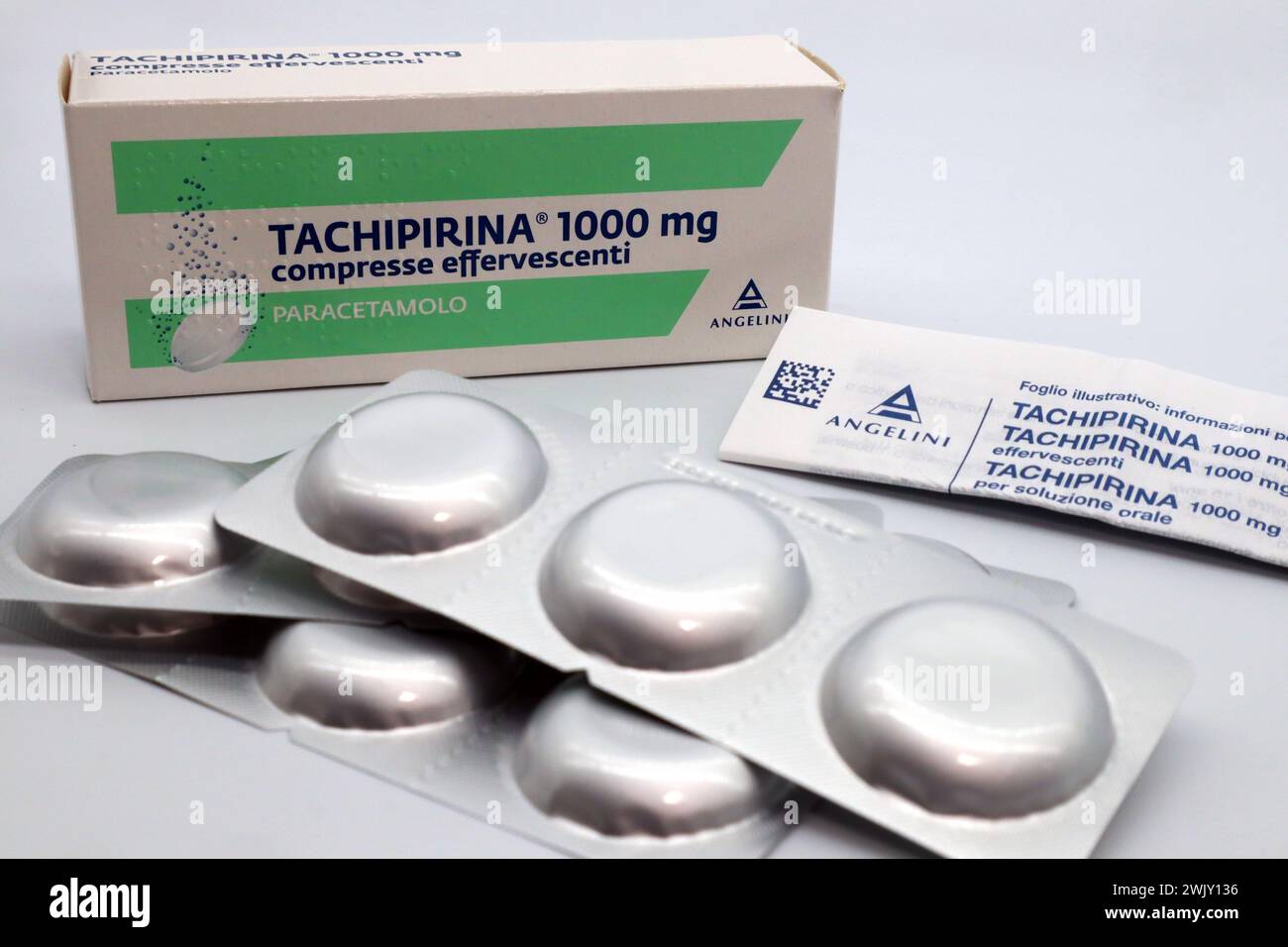 Acetaminophen codeine tablets hi-res stock photography and images - Alamy