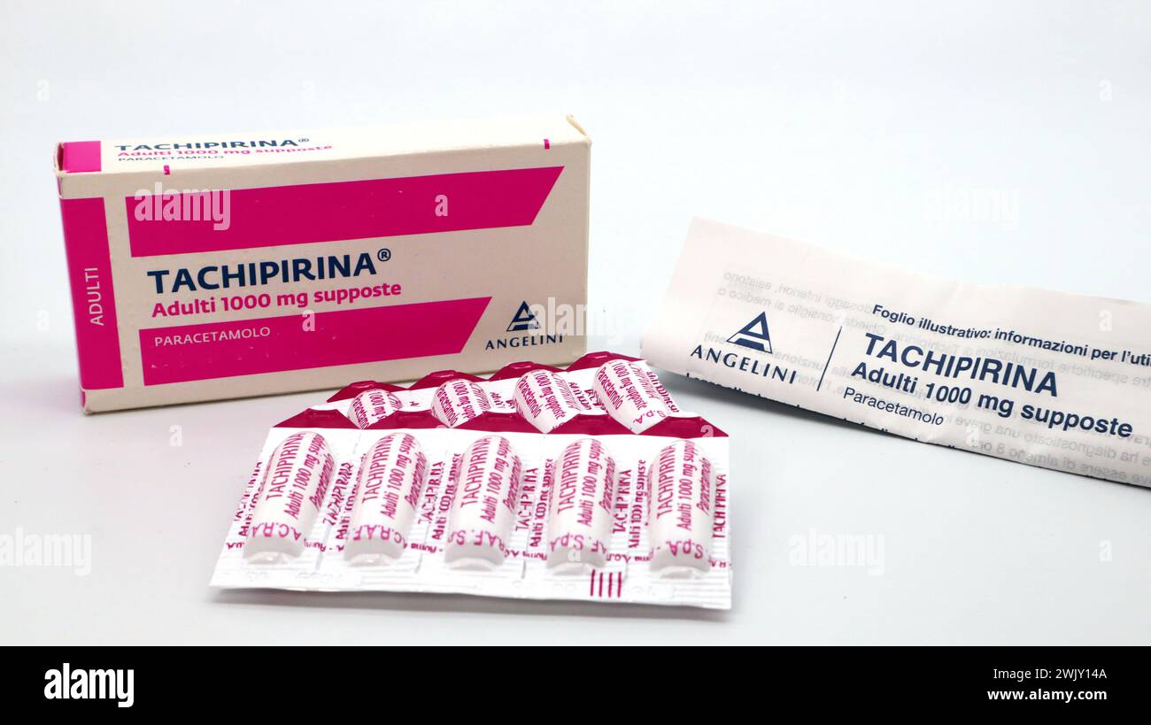 Box of TACHIPIRINA 1000 mg suppositories. Tachipirina contains ...