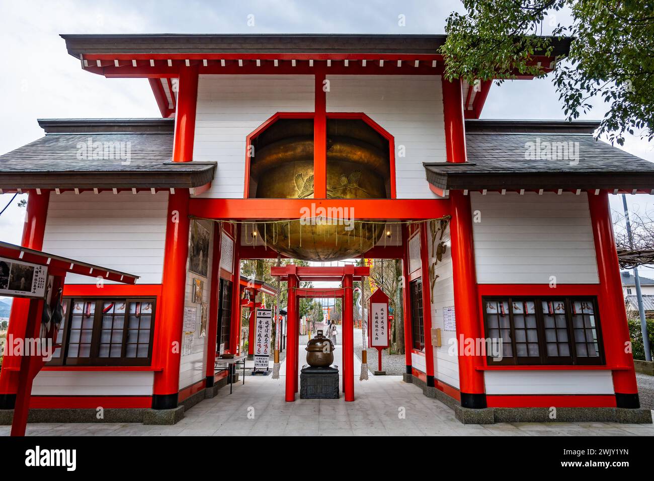 The biggest bell in Japan. Hakozaki Hachiman Shrine. Izumi, Kagoshima ...