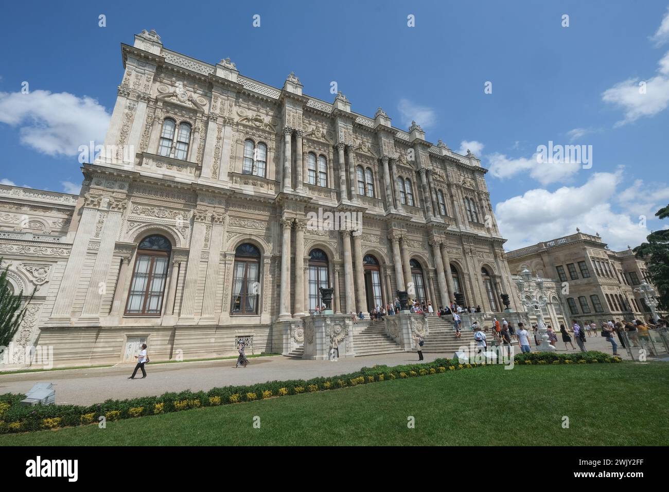 Dolmabahce Palace (Dolmabah e Saray ), Turkey s largest mono-block ...