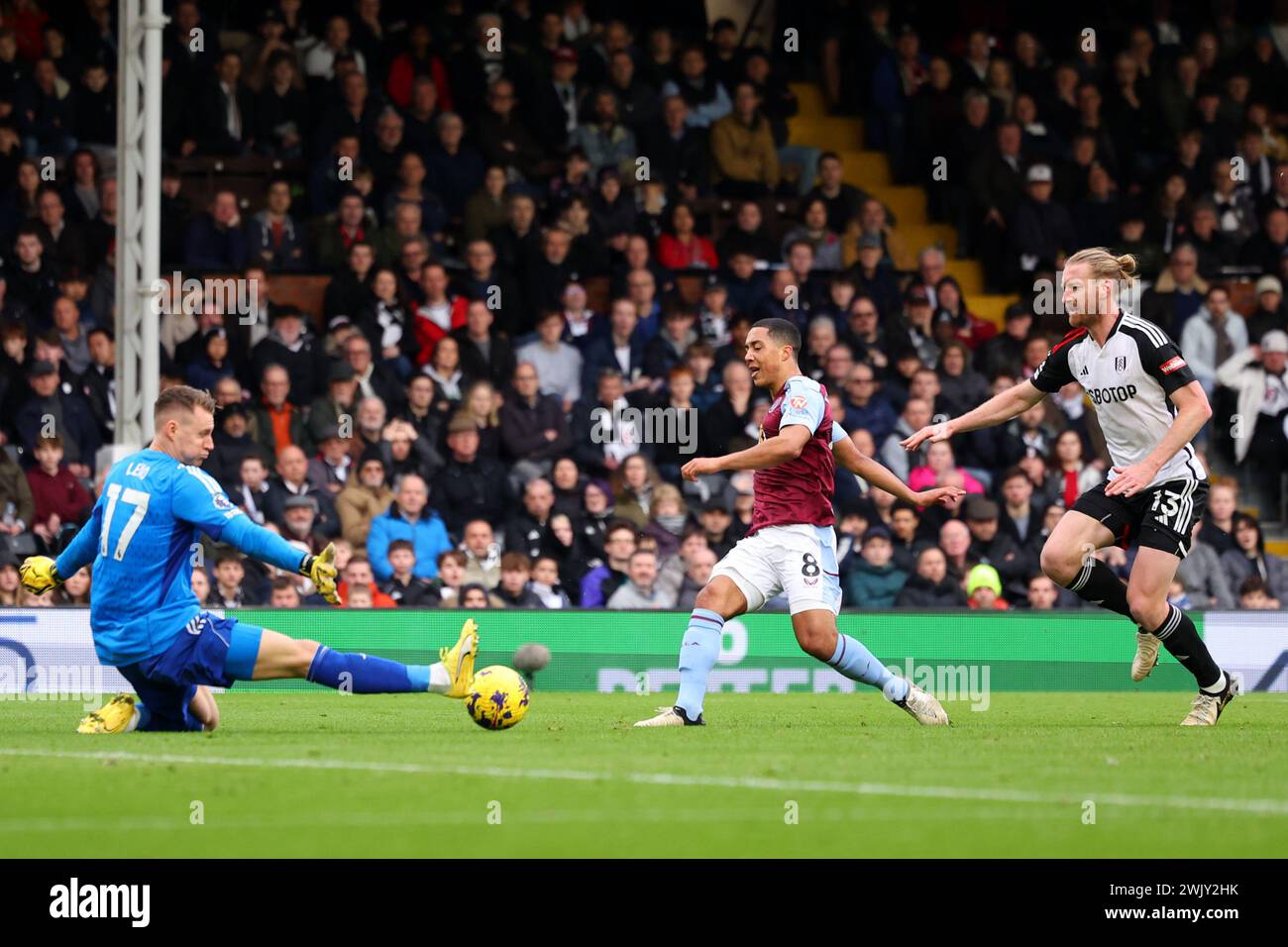 London, UK. 17th Feb, 2024. 17th February 2024; Craven Cottage, Fulham, London, England; Premier ...