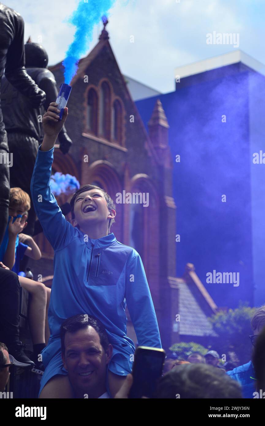 Everton fans demonstrate against the 10 point deduction imposed on the ...