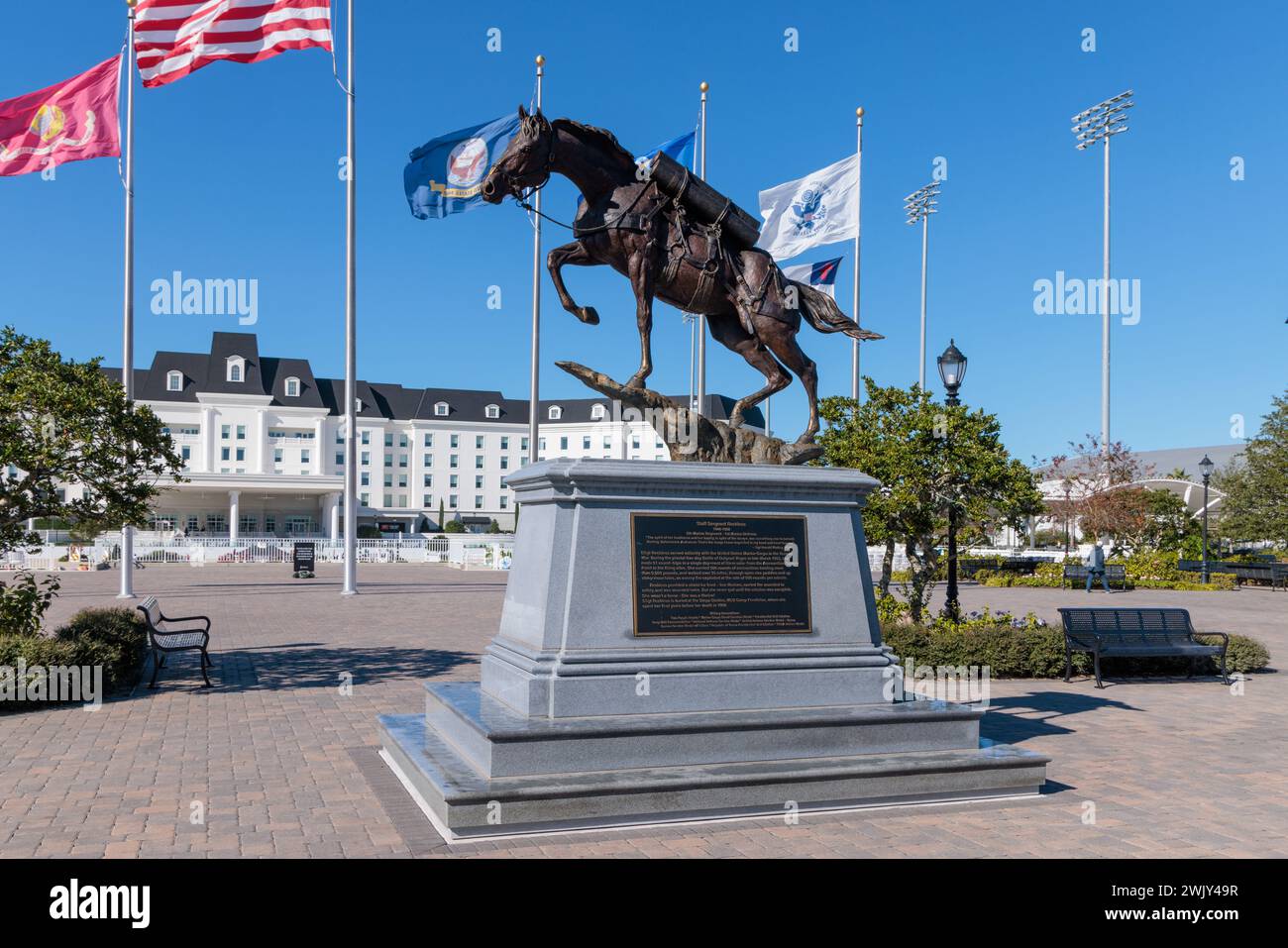 Staff Sergeant Reckless sculpture in the courtyard of the World ...