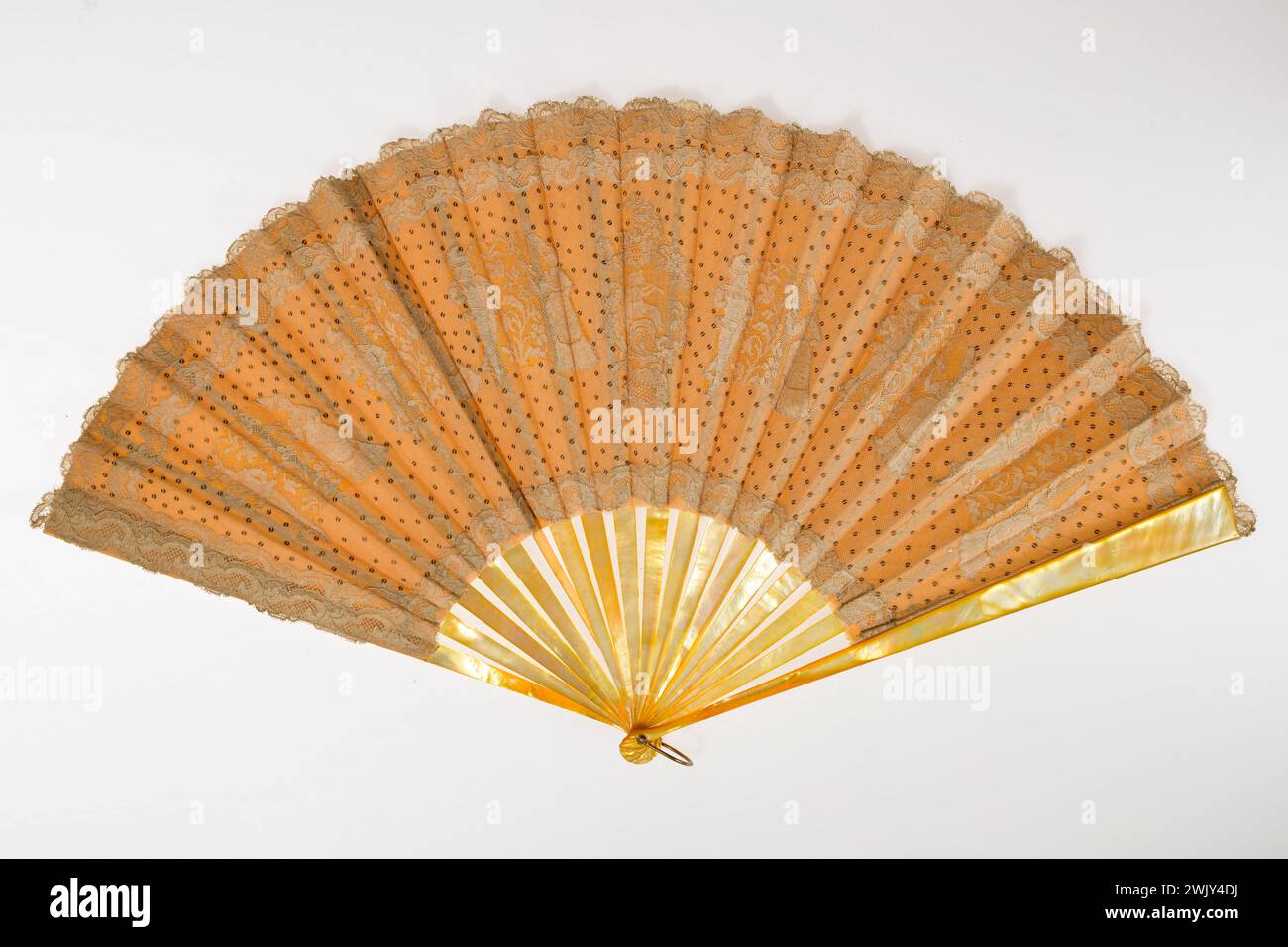 EVENTAIL. "Characters in Costumes from the Middle Ages", around 1890 ...