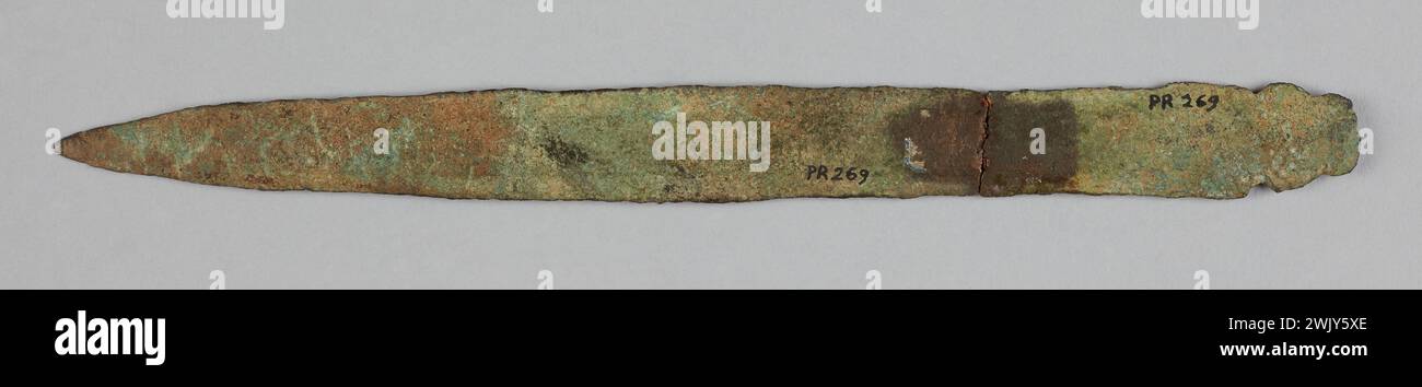 Short sword (common name). Bronze. Carnavalet museum, history of Paris ...