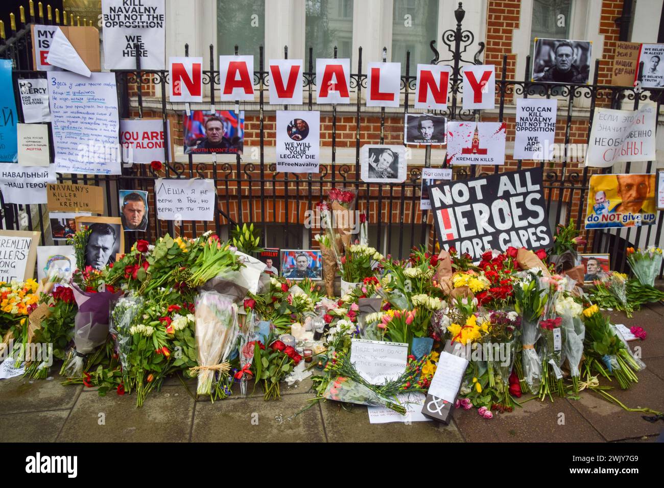 London, UK. 17th February 2024. Supporters of Alexei Navalny continue ...