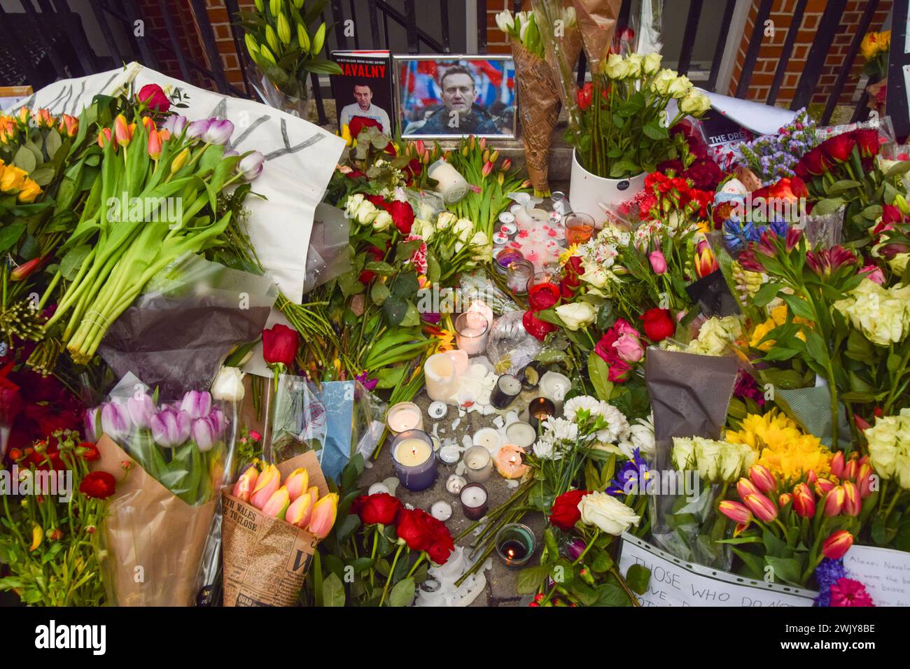 London, UK. 17th February 2024. Supporters of Alexei Navalny continue ...