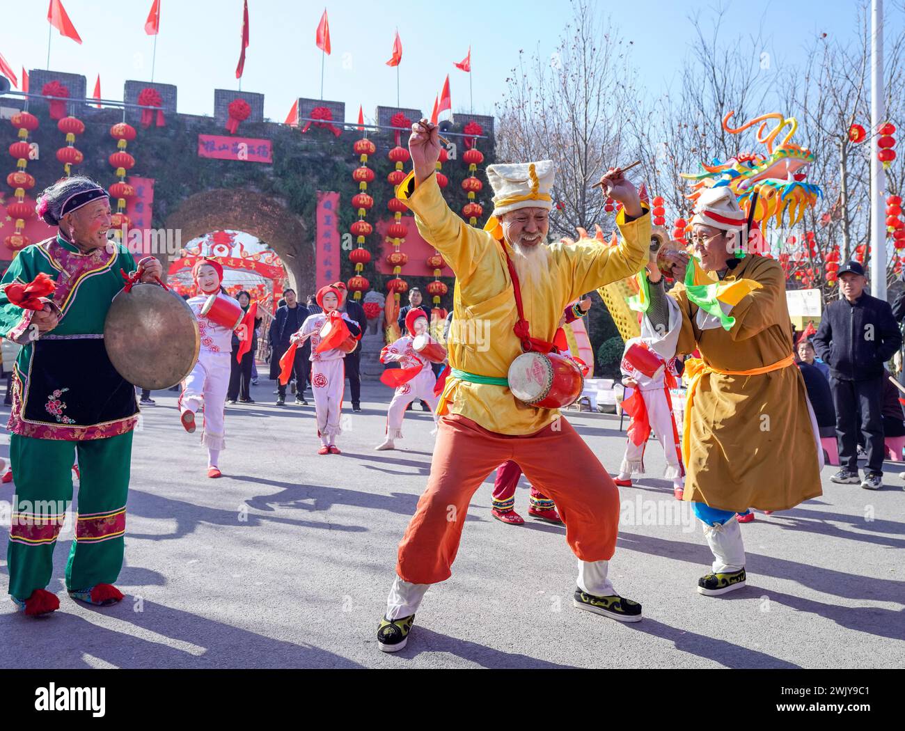 Wanrong flower drum hi-res stock photography and images - Alamy