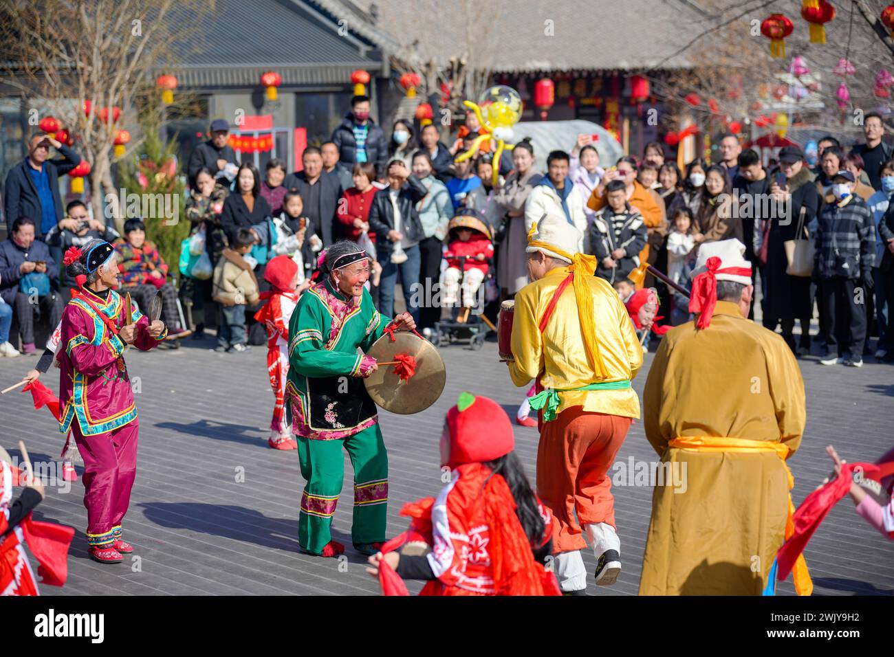 Chinese flower drum hi-res stock photography and images - Alamy