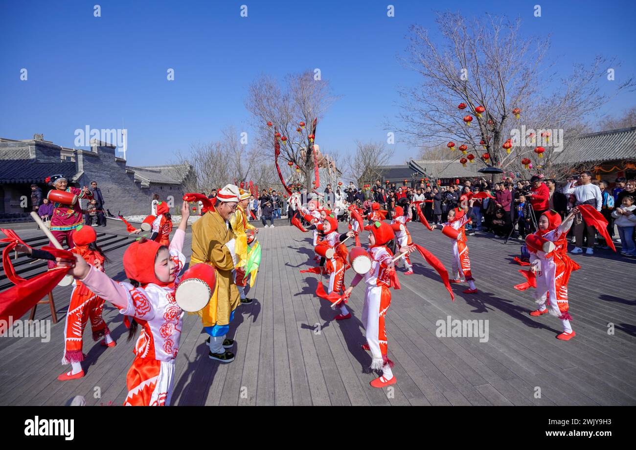 Wanrong flower drum hi-res stock photography and images - Alamy