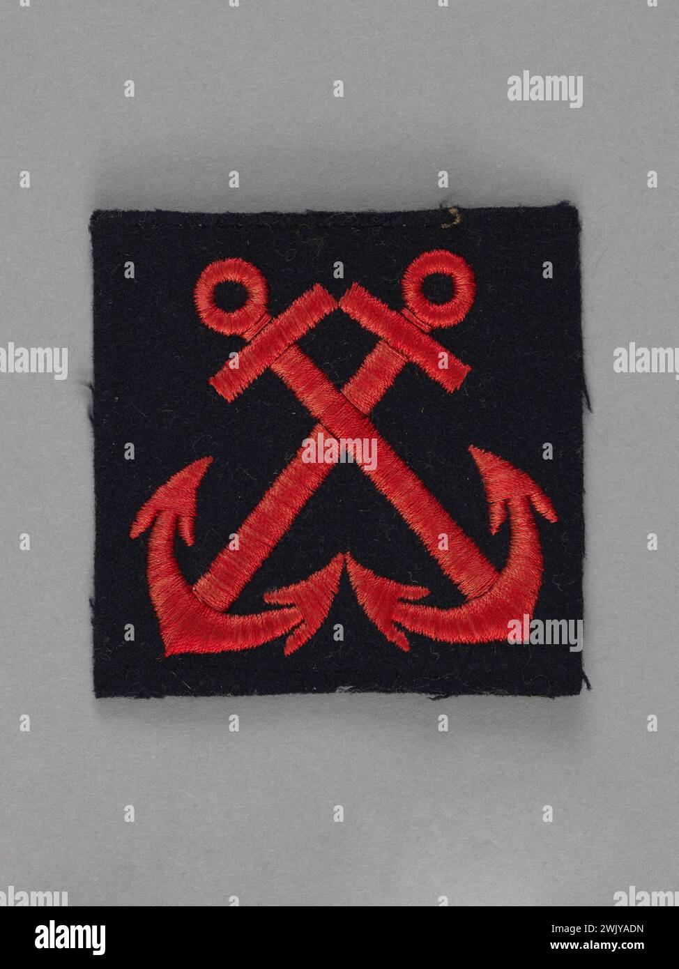 Anonymous, insignia with two intertwined navy anchors (fleet crews ...