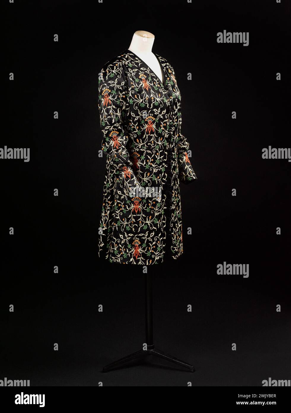 Babani. Jacket. Black silk satin, embroidery at the point of chain of ...